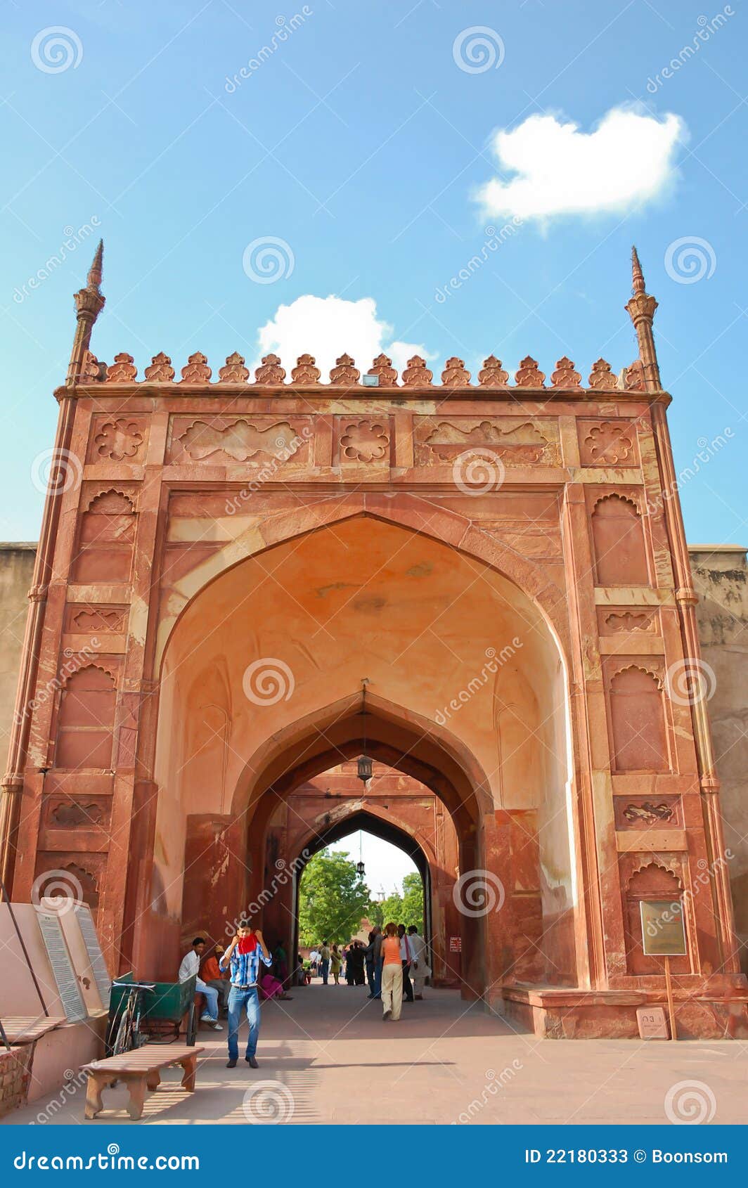 Gate in Agra fort, India editorial stock photo. Image of agra - 22180333