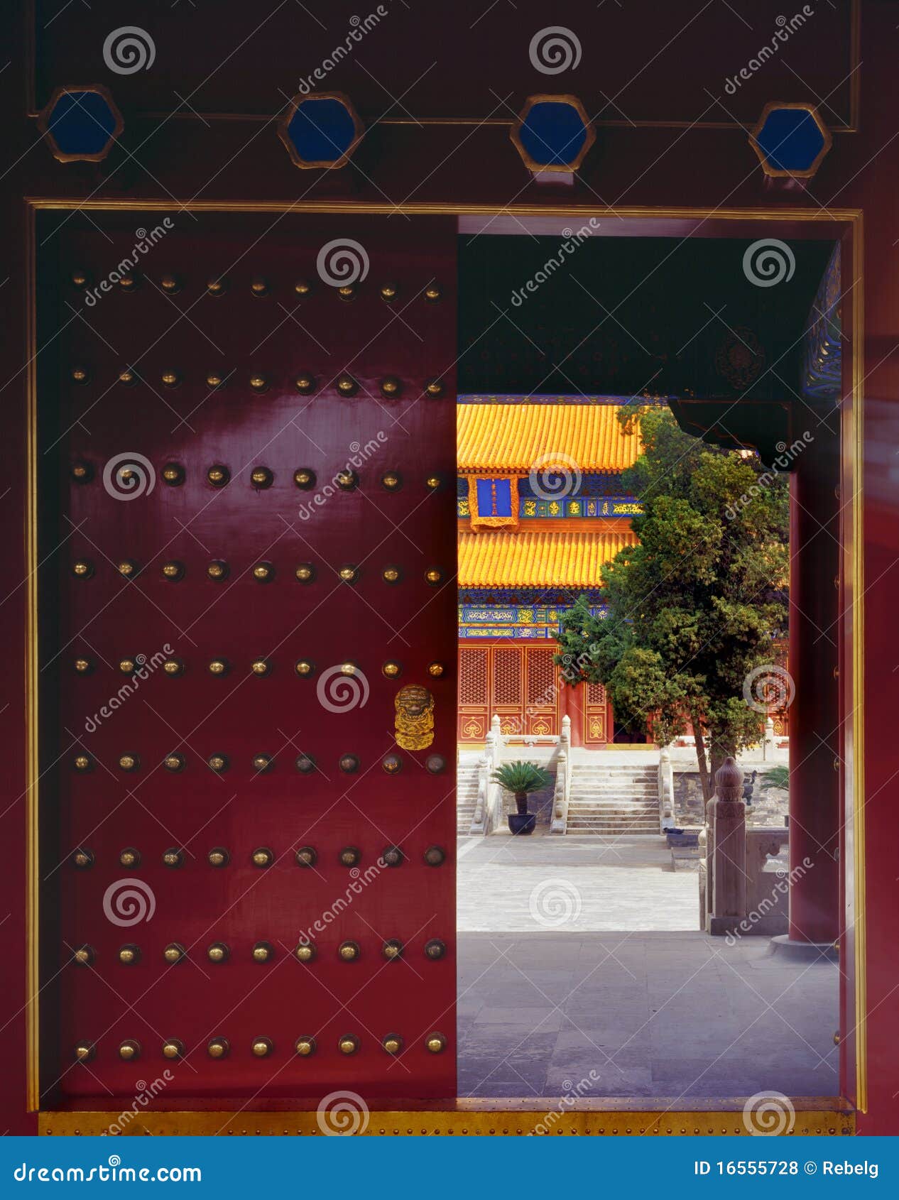 The Gate of All Emperor Temple Stock Photo - Image of gold, door: 16555728