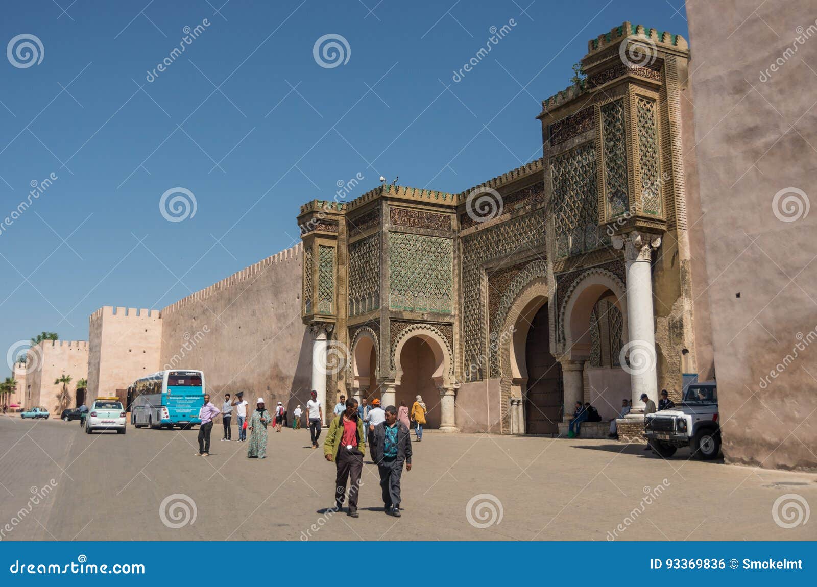 Gate of Bab El Mansour in Meknes, Morocco Editorial Photo - Image of ...