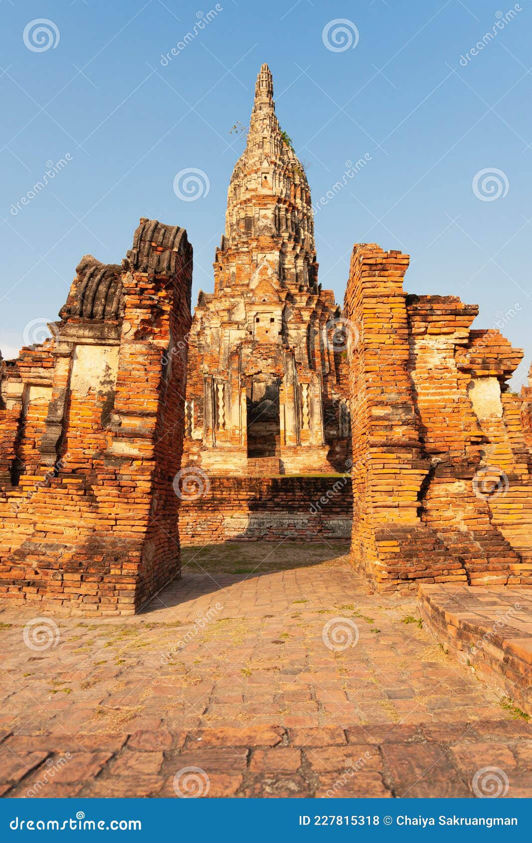 Gate and Beautiful Asian Ancient Castle Stock Photo - Image of ...