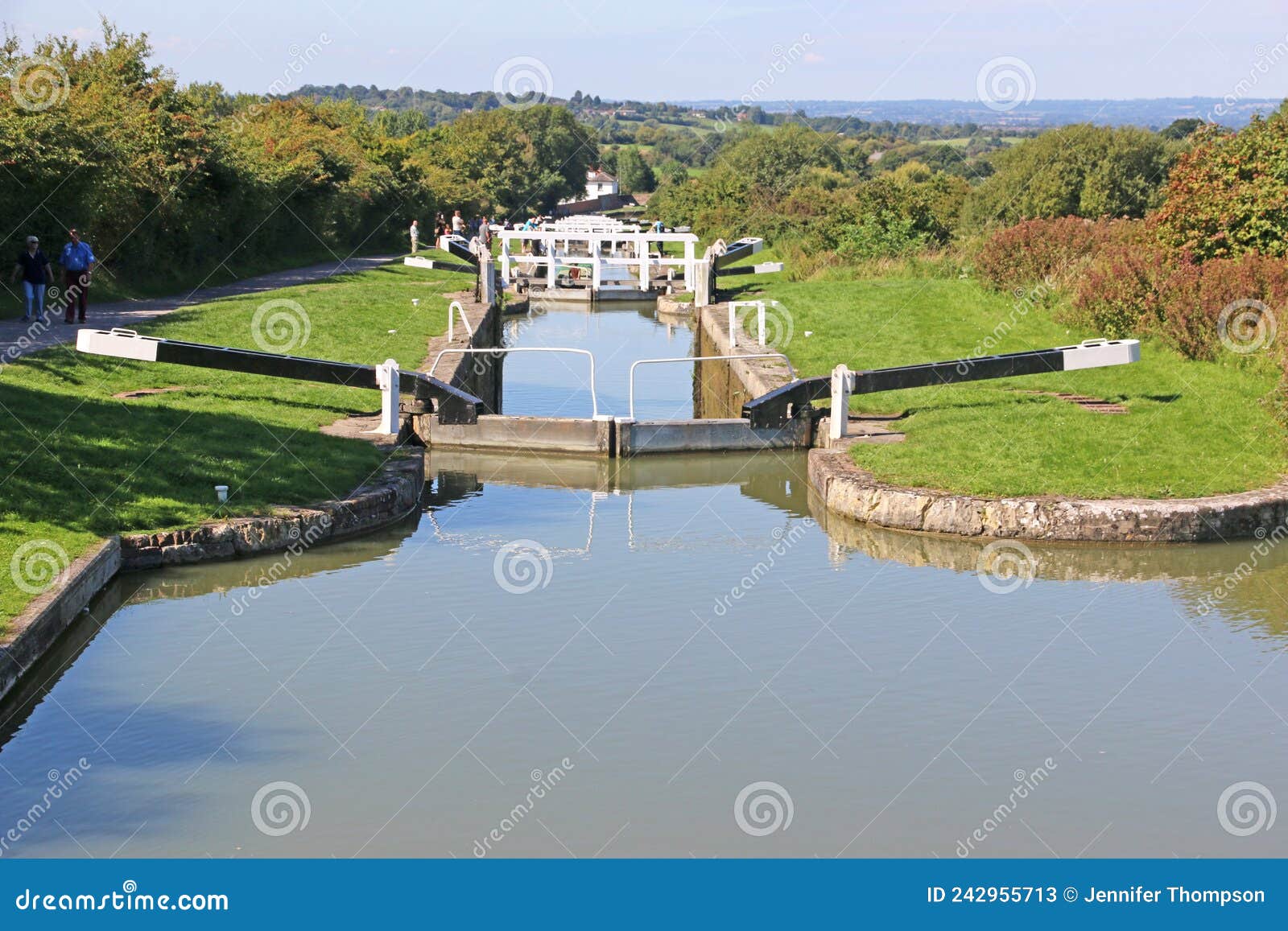 Caen Hill Canal Locks, Devizes, England Editorial Stock Photo - Image ...