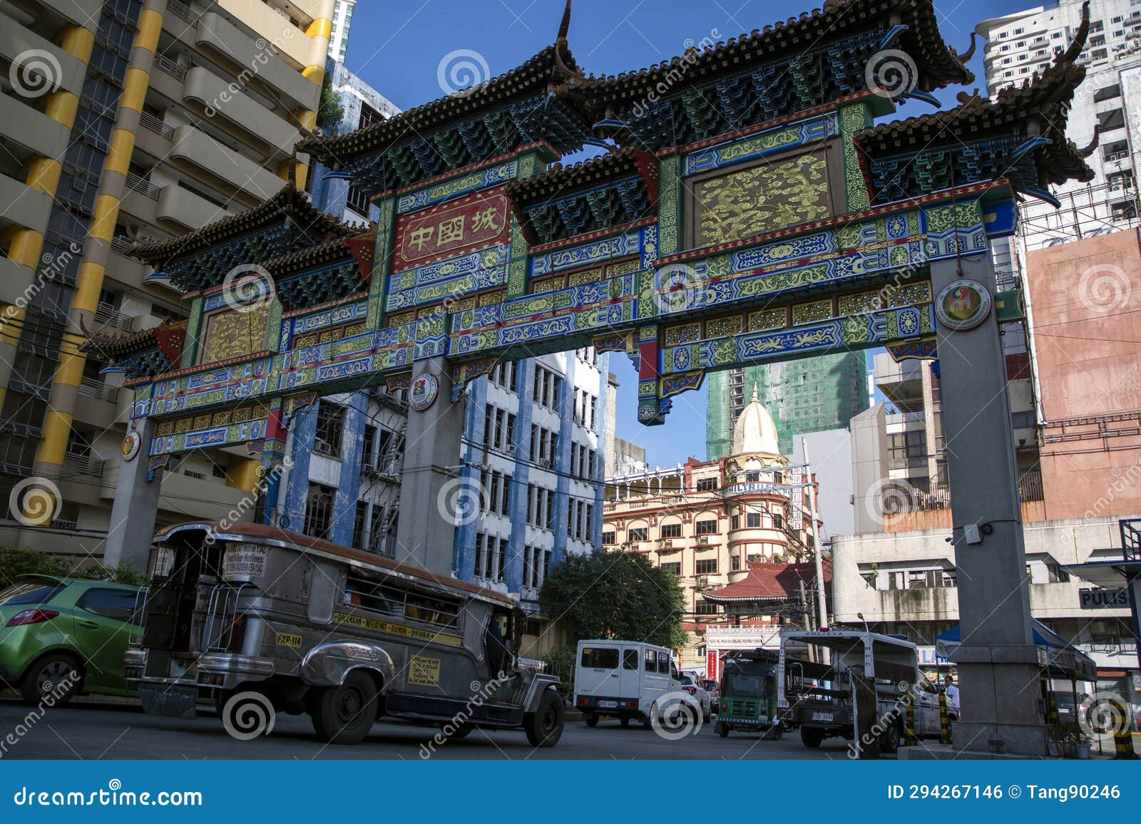 Gate of the Chinatown in Binondo District Manila Editorial Photo ...