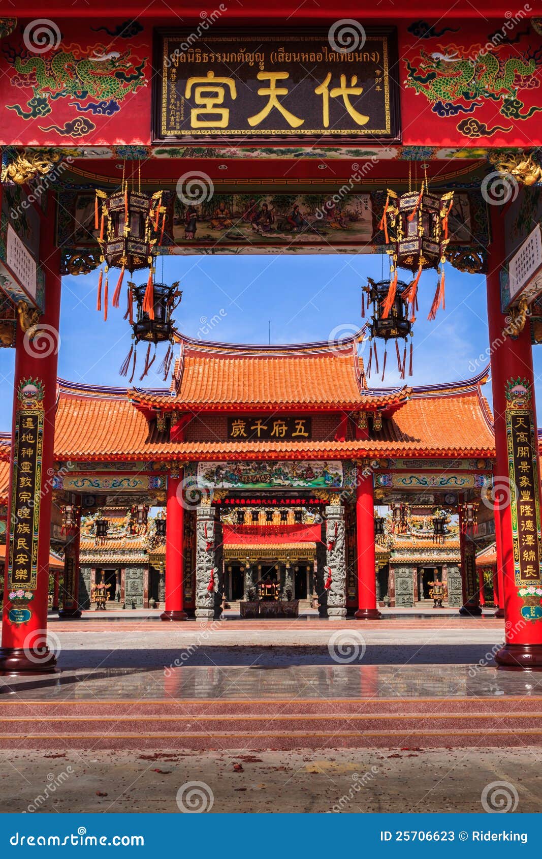 Gate of chinese temple stock image. Image of gate, nature - 25706623
