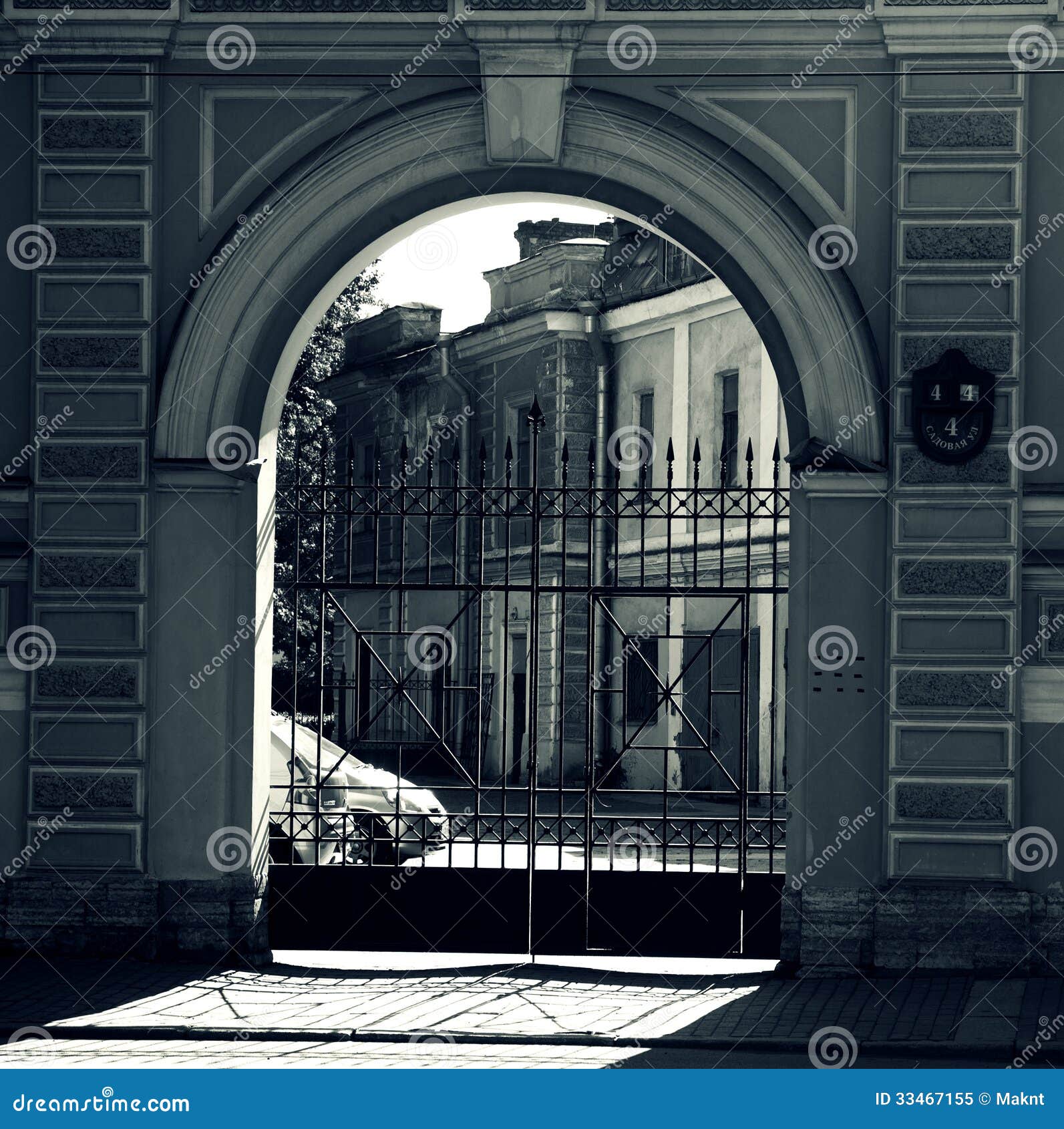 Gate in the city stock image. Image of oldfashioned, city - 33467155