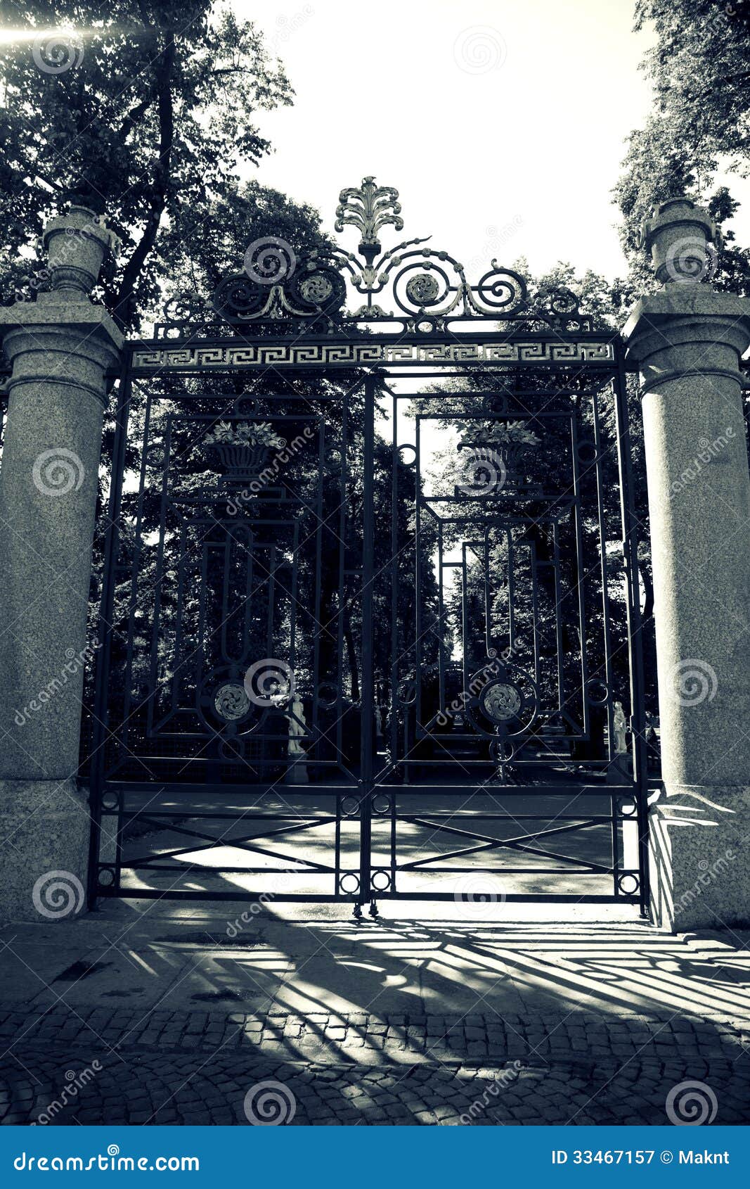 Gate in the city stock image. Image of decoration, keystone - 33467157