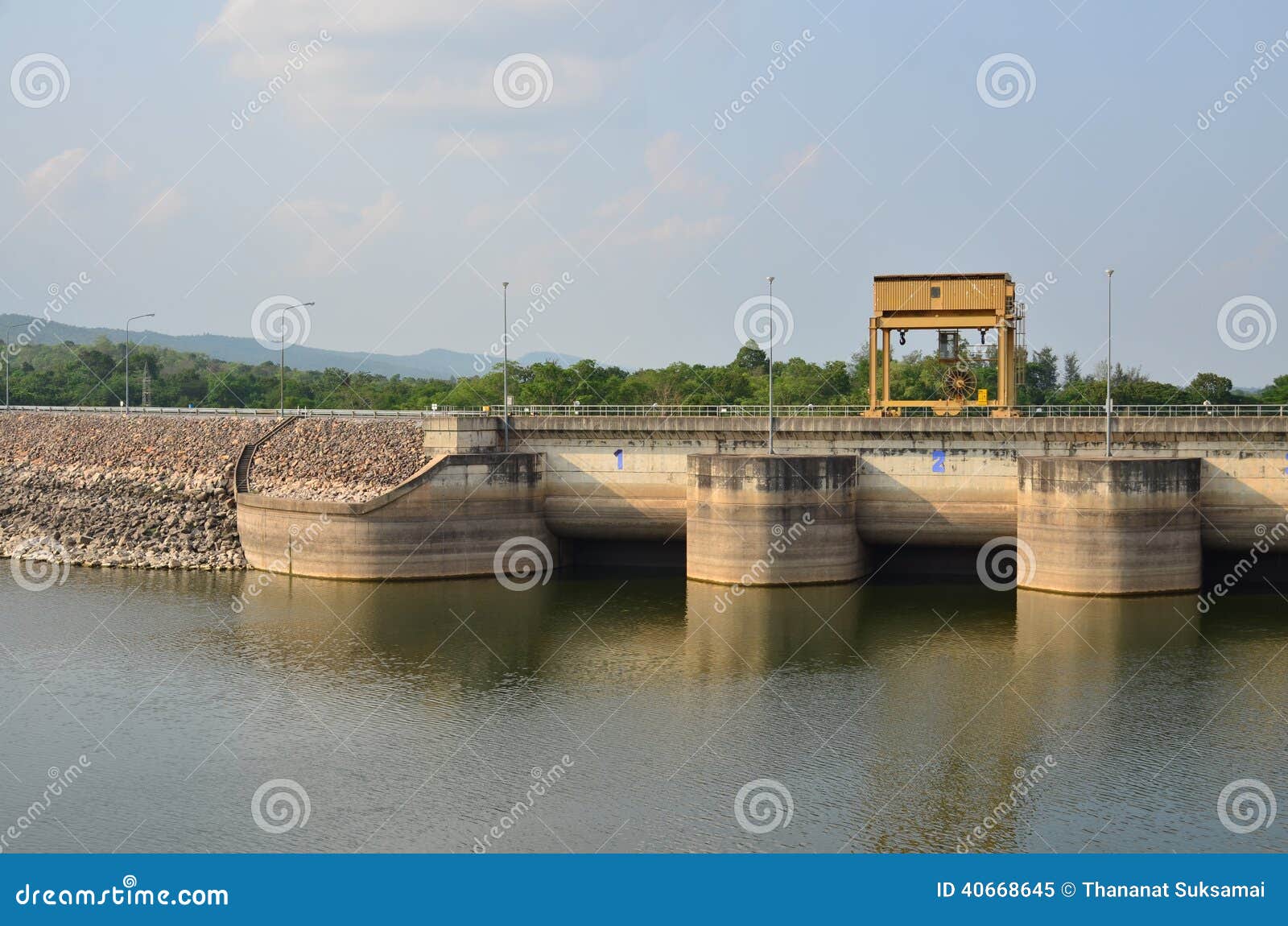 The Gate In Dam Royalty-Free Stock Photo | CartoonDealer.com #40668645