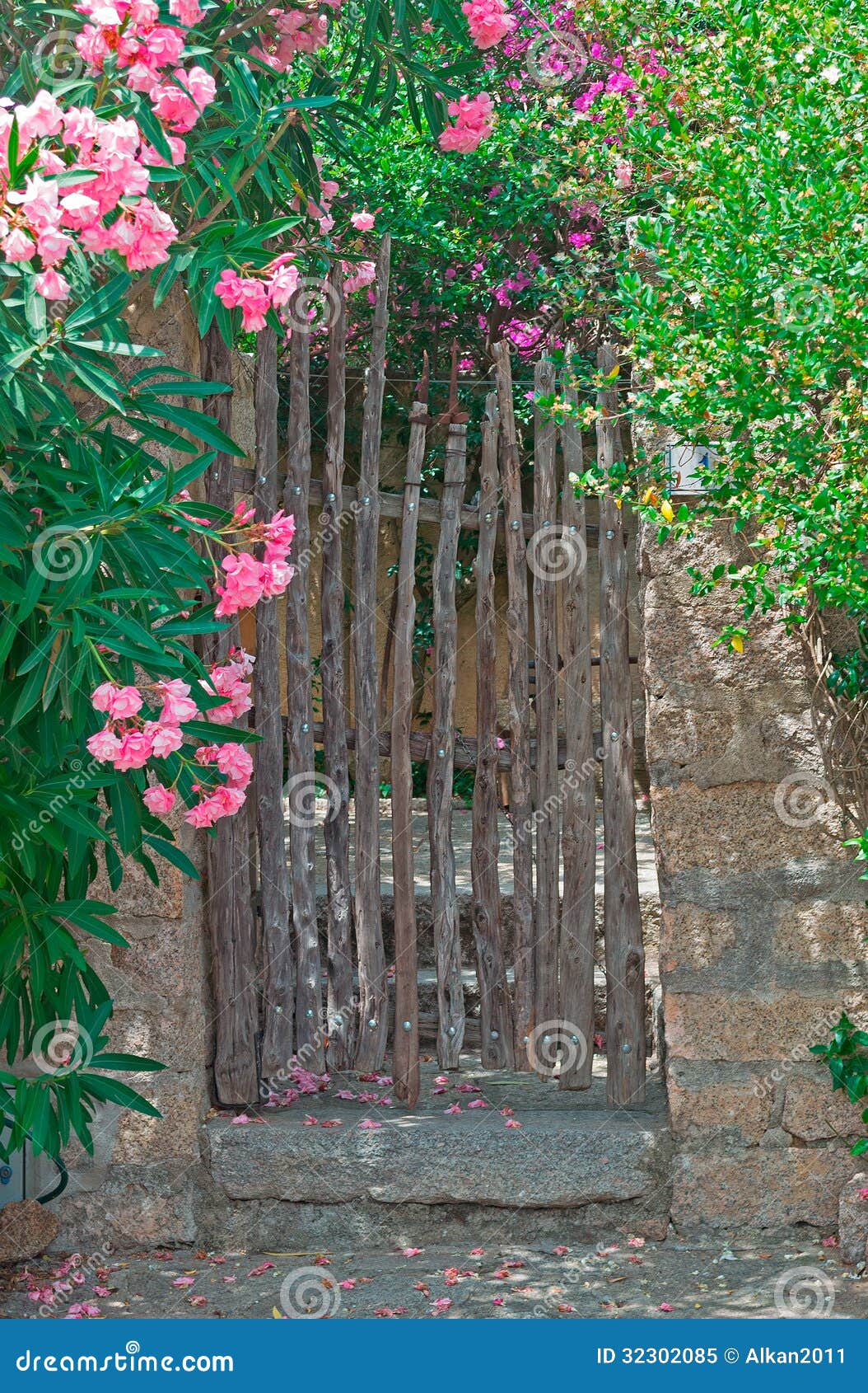 Gate and flowers stock image. Image of architecture, flora - 32302085