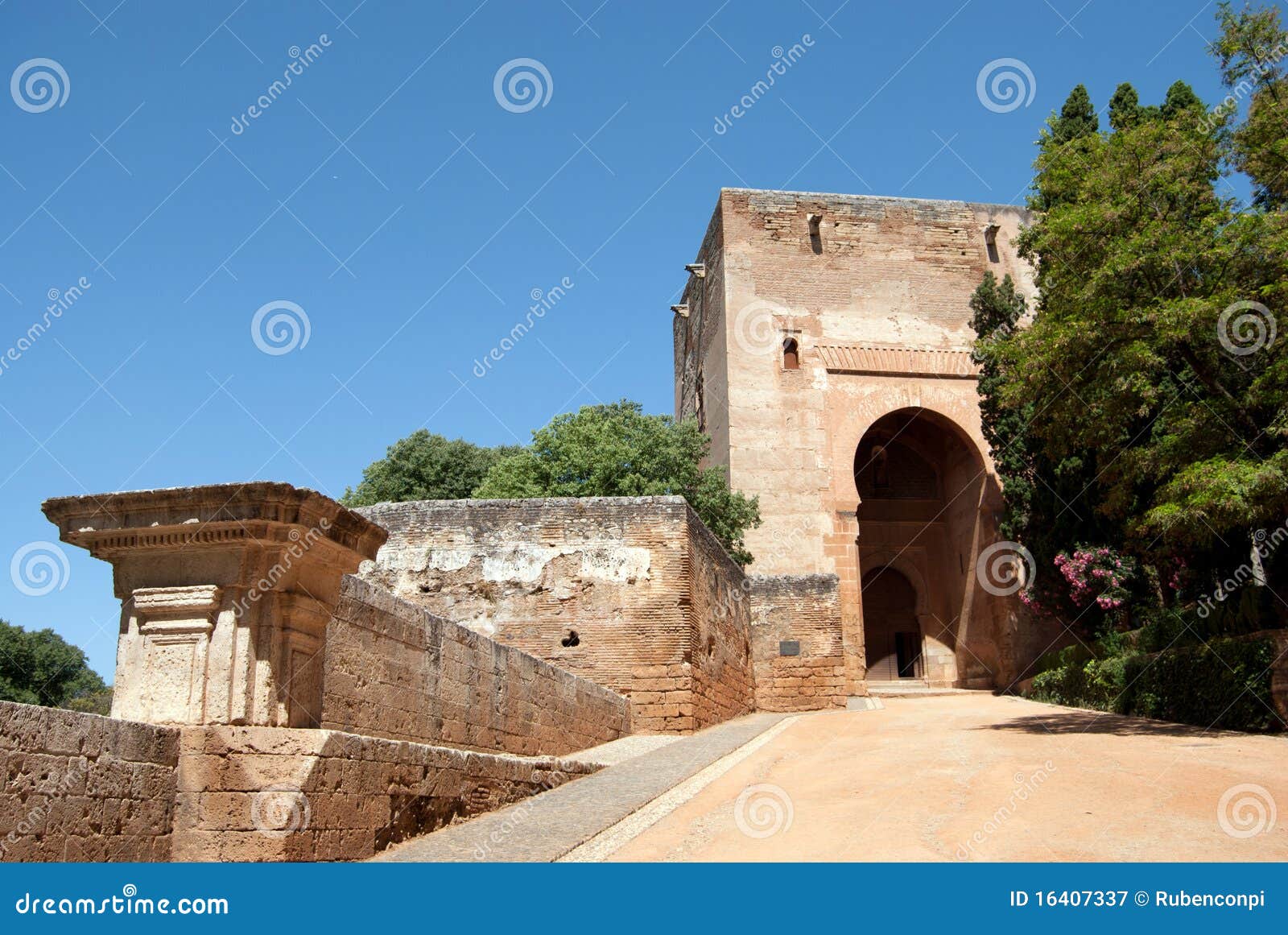The Gate of Justice in Alhambra Stock Image - Image of brown ...