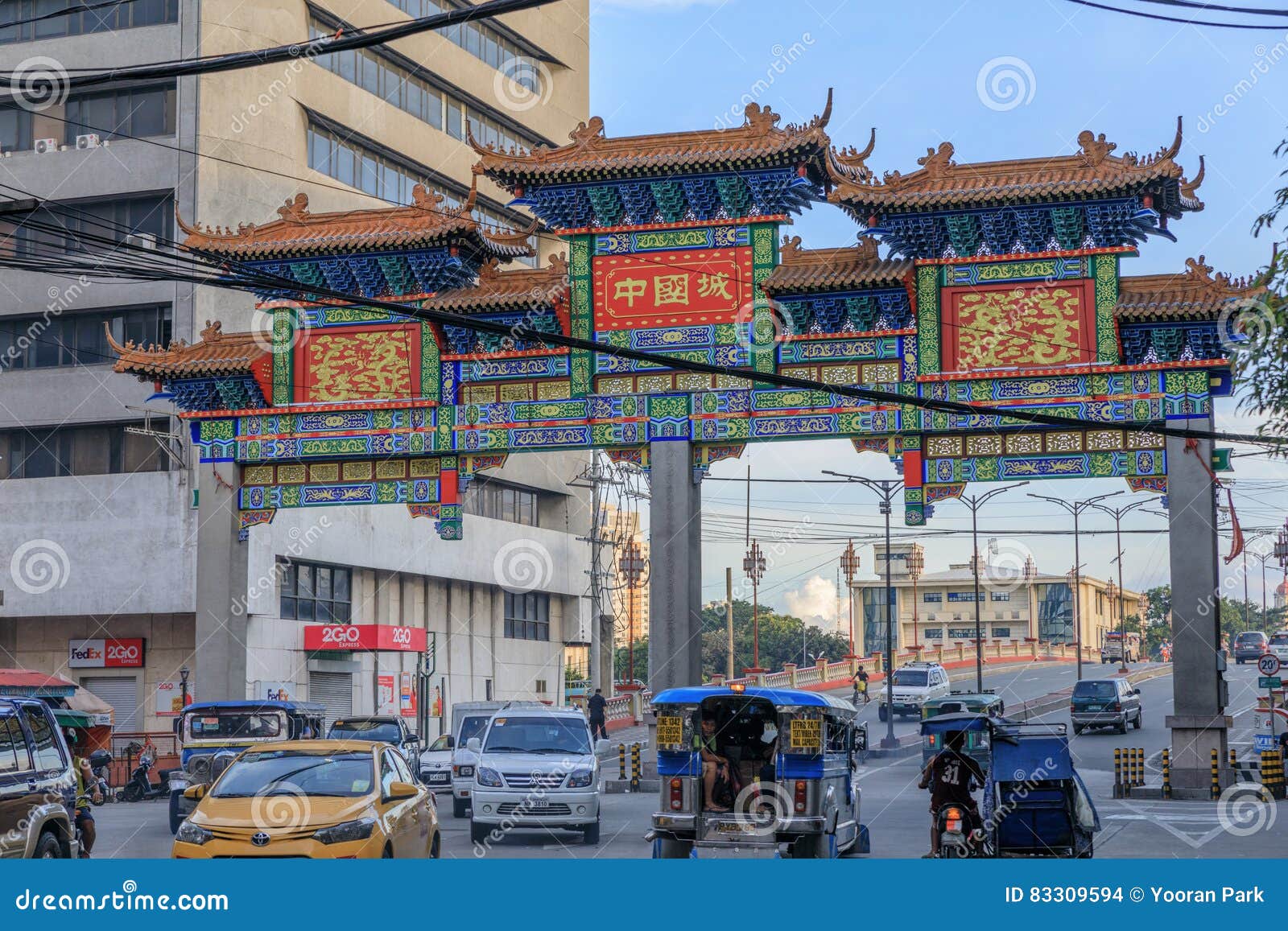 Gate of Manila China Town in Manila Editorial Stock Image - Image of ...