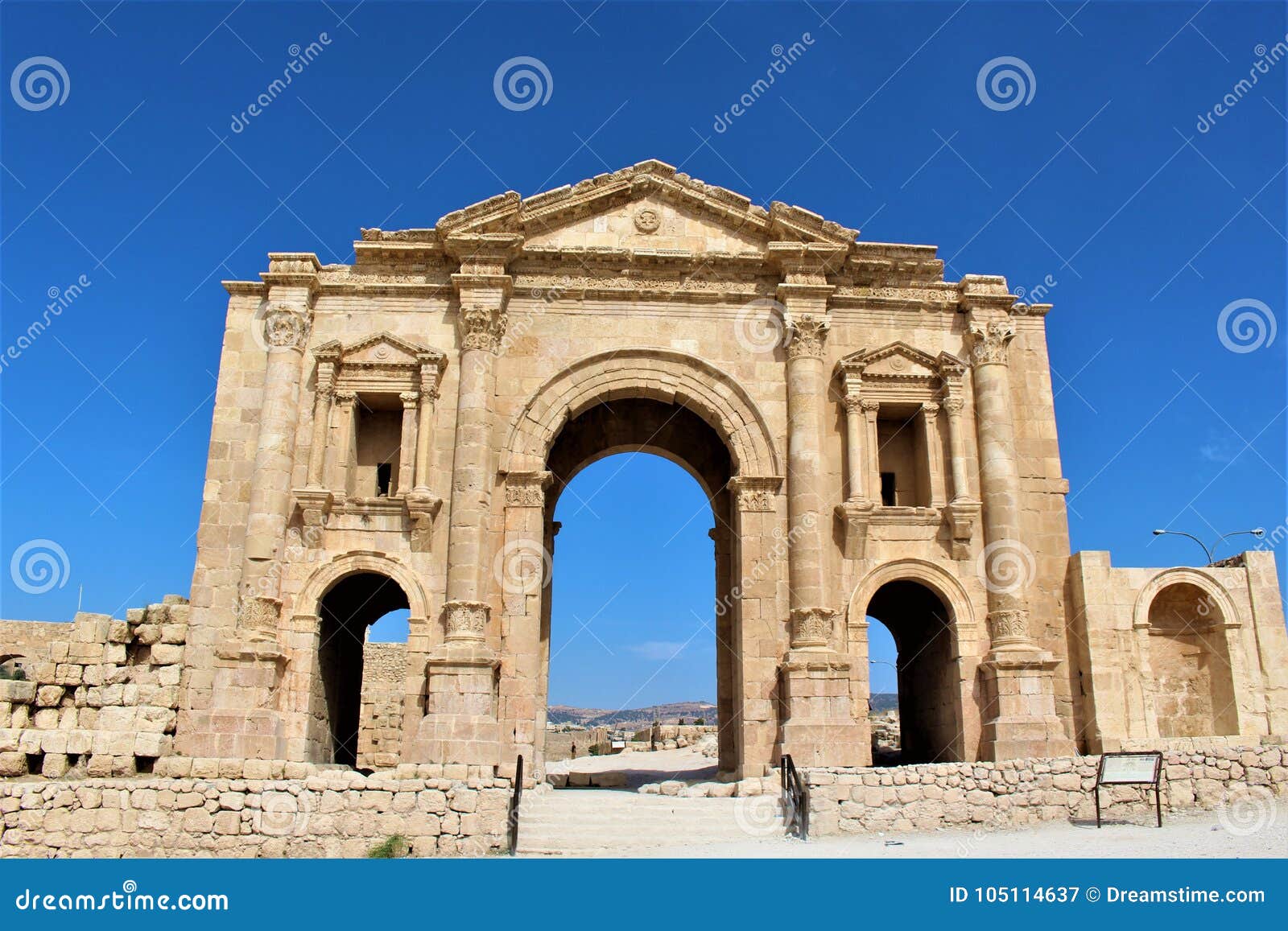 Gate of the Old City in Jerash Stock Image - Image of hadrian, closeup ...