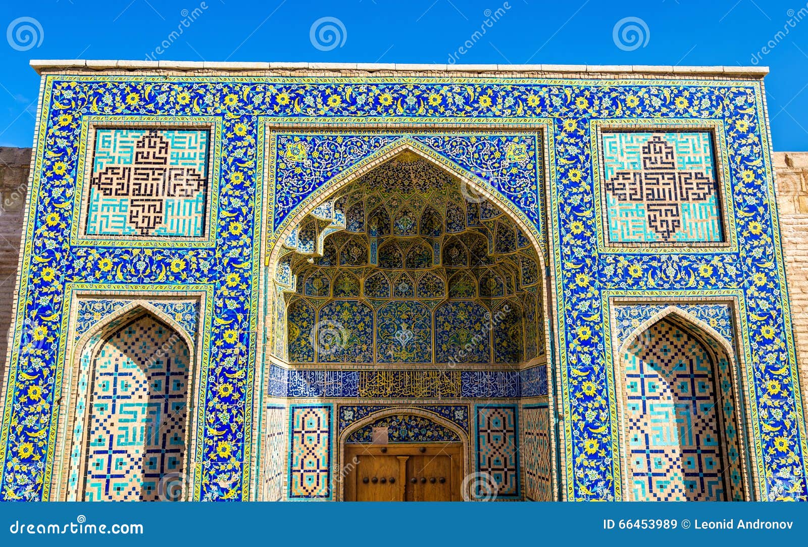 Gate To Shah Mosque in Isfahan Stock Image - Image of iranian, islamic ...