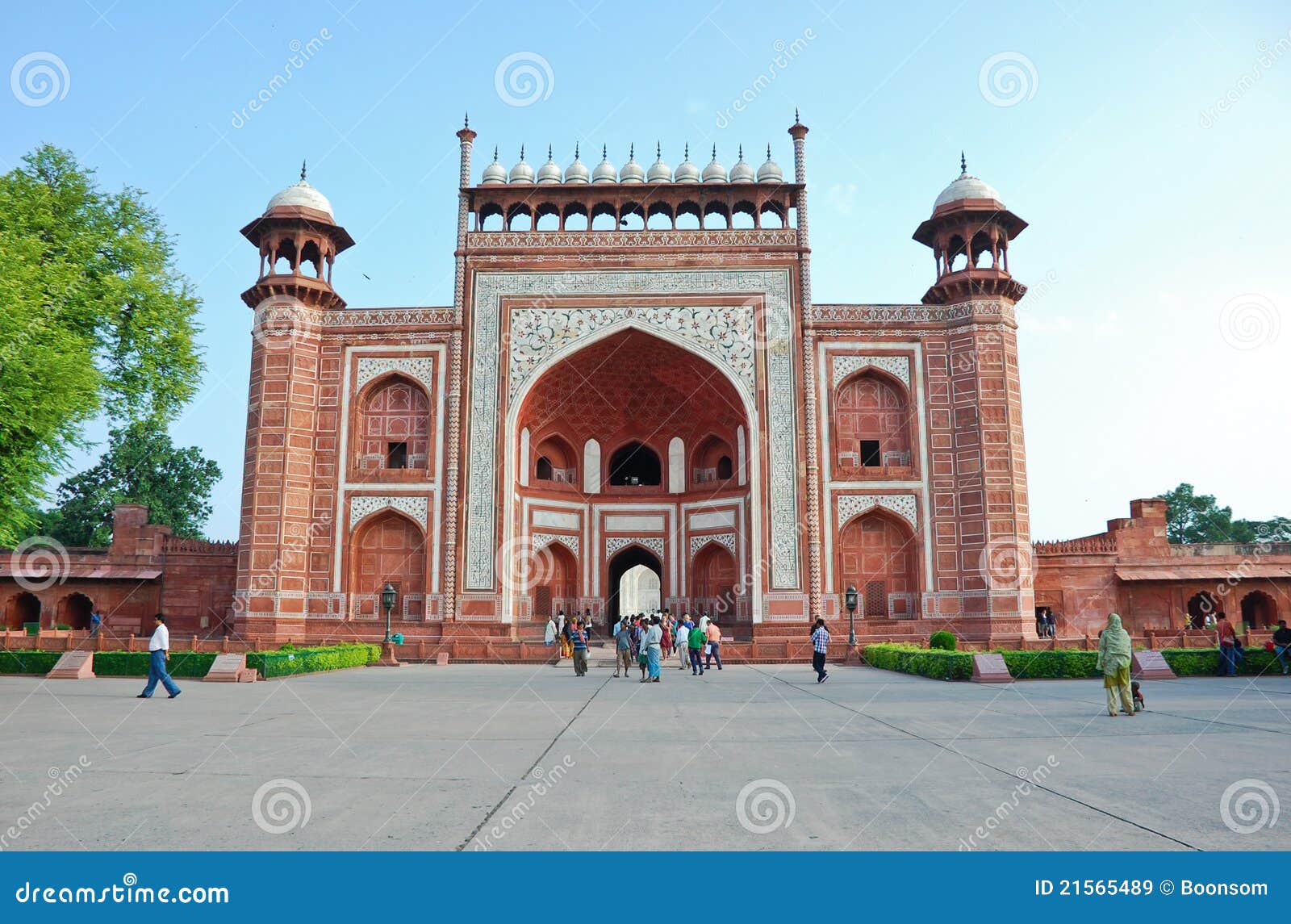 The gate to Taj Mahal editorial stock image. Image of dome - 21565489