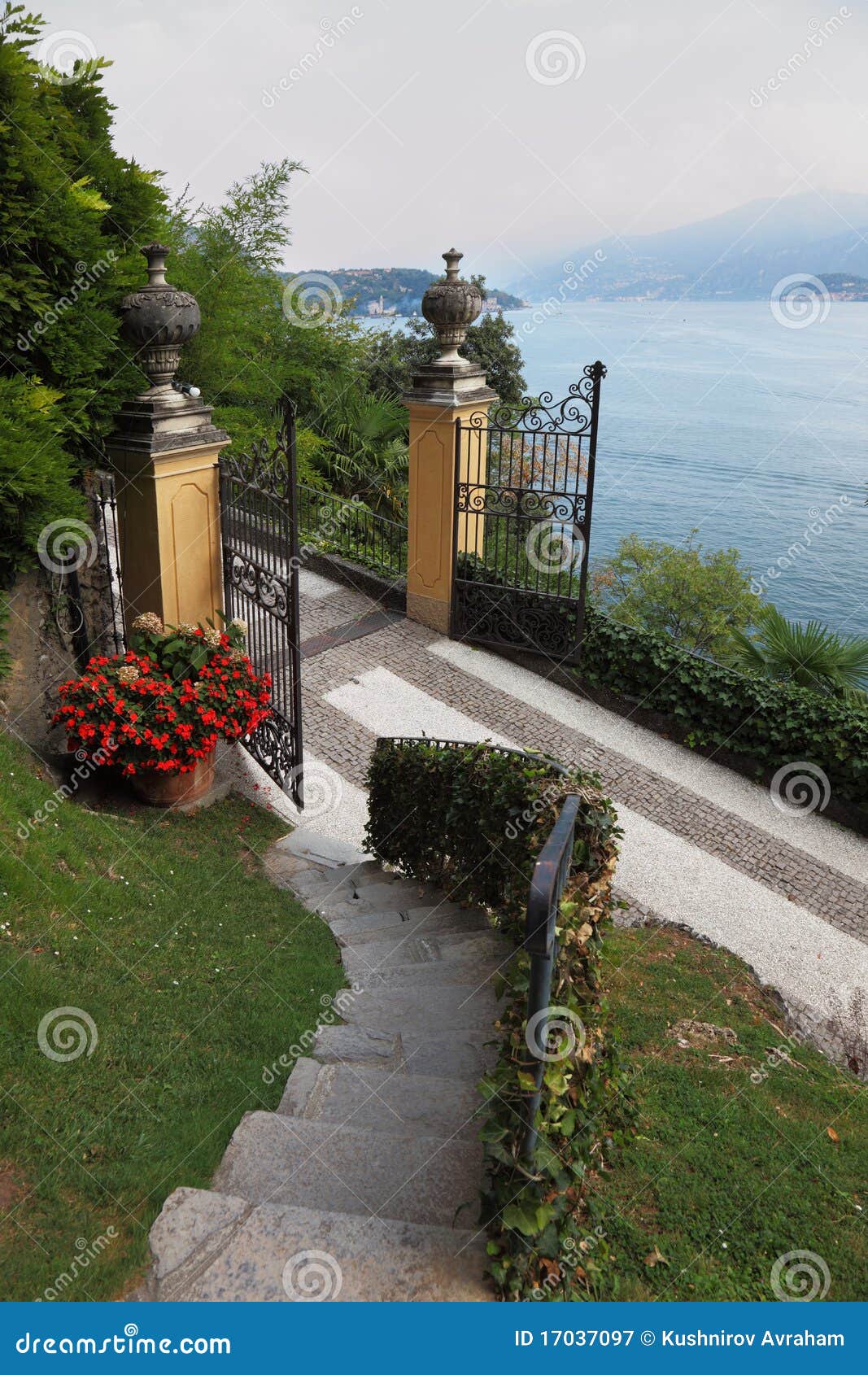 The gate to the villa stock image. Image of park, scenic - 17037097