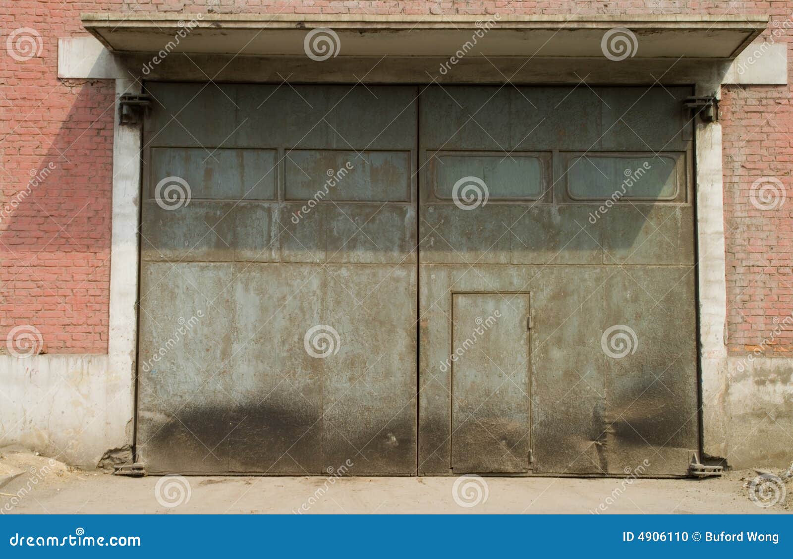 Gate of Workshop stock photo. Image of plant, white, road - 4906110