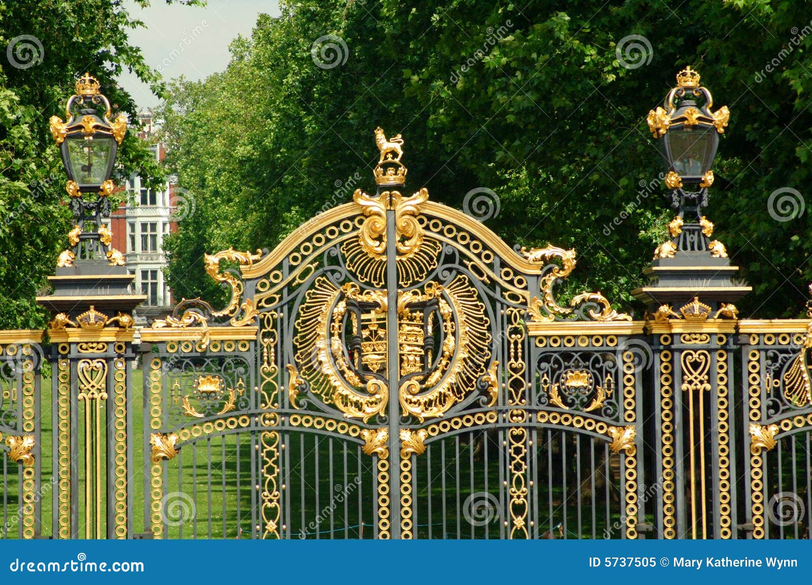 Gates at Buckingham Palace stock image. Image of fancy - 5737505