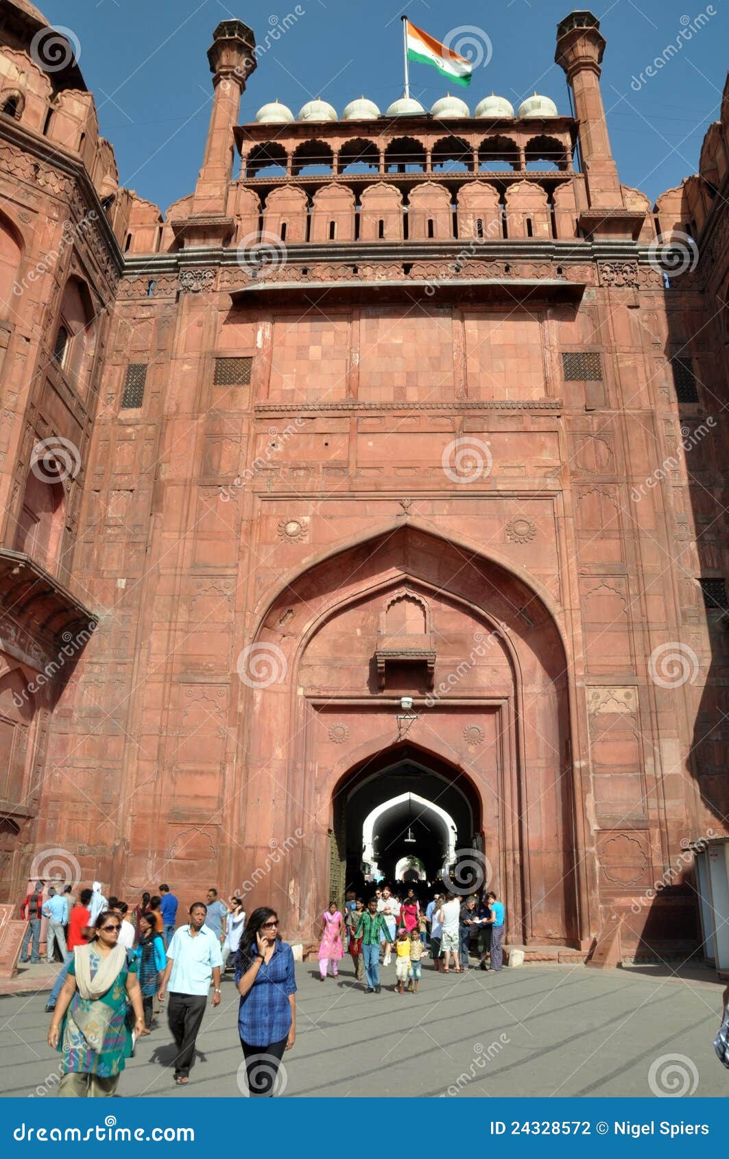 The Gates of the Massive Red Fort in Delhi, India Editorial Photography ...