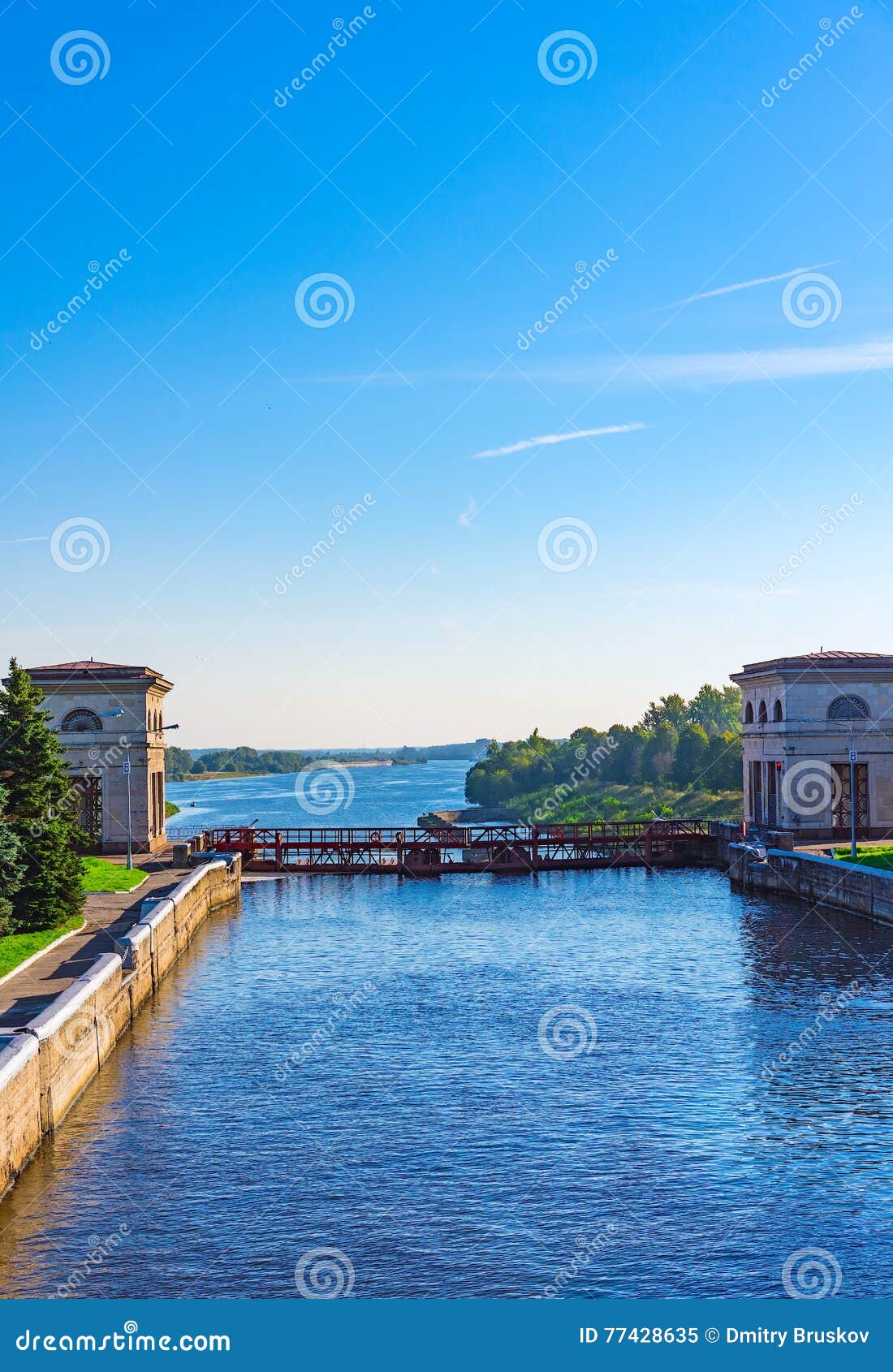 Gateway on channel ships stock image. Image of bank, entry - 77428635