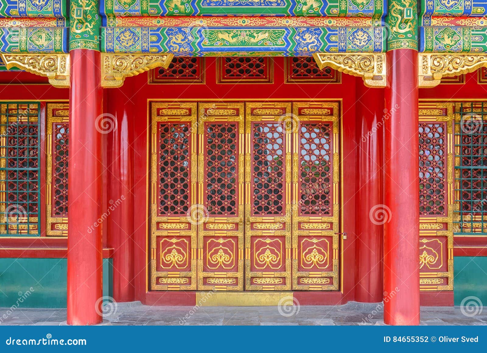 Gateway with Red Chinese Doors Stock Photo - Image of ming, asian: 84655352