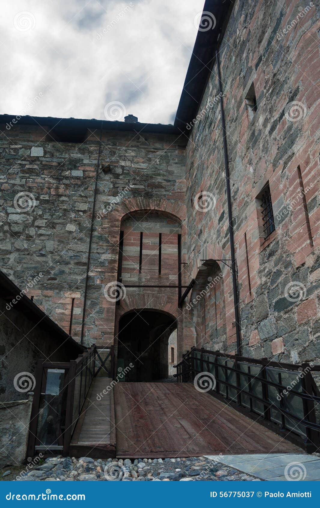 Gatter stockbild. Bild von alpe, felsen, gatter, fort - 56775037