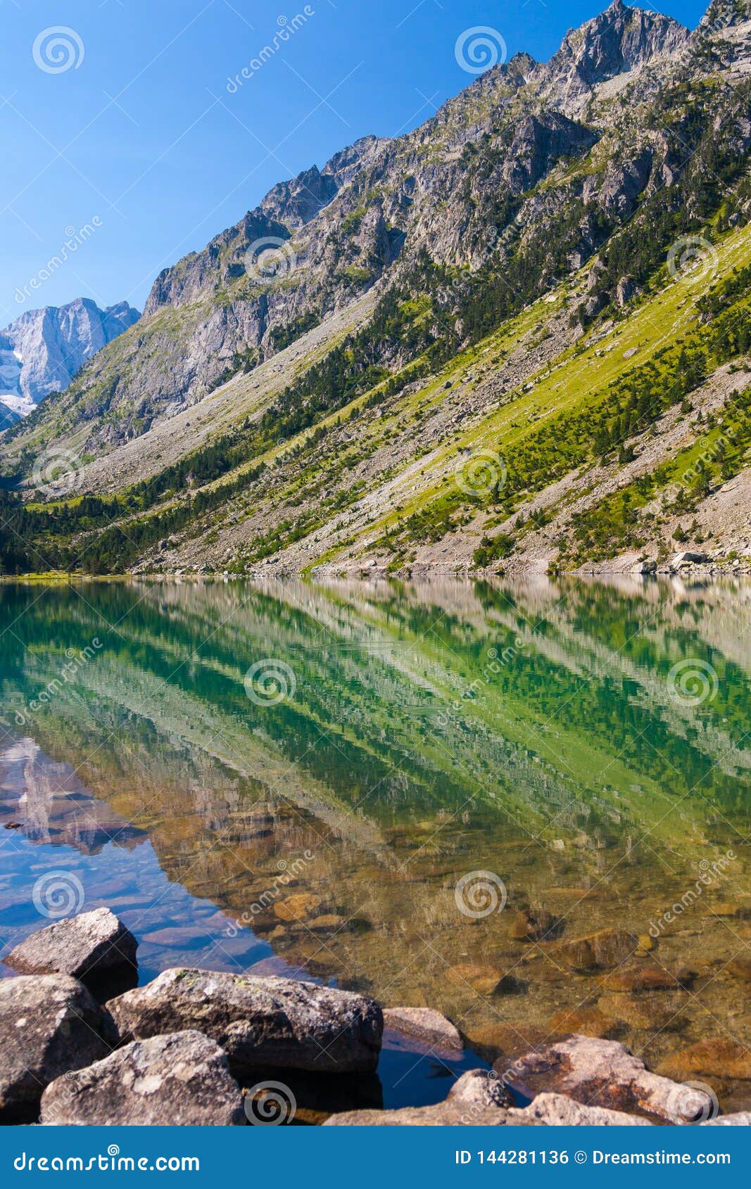Gaube Lake in Pyrenees Mountain Range Stock Photo - Image of pyrenees ...