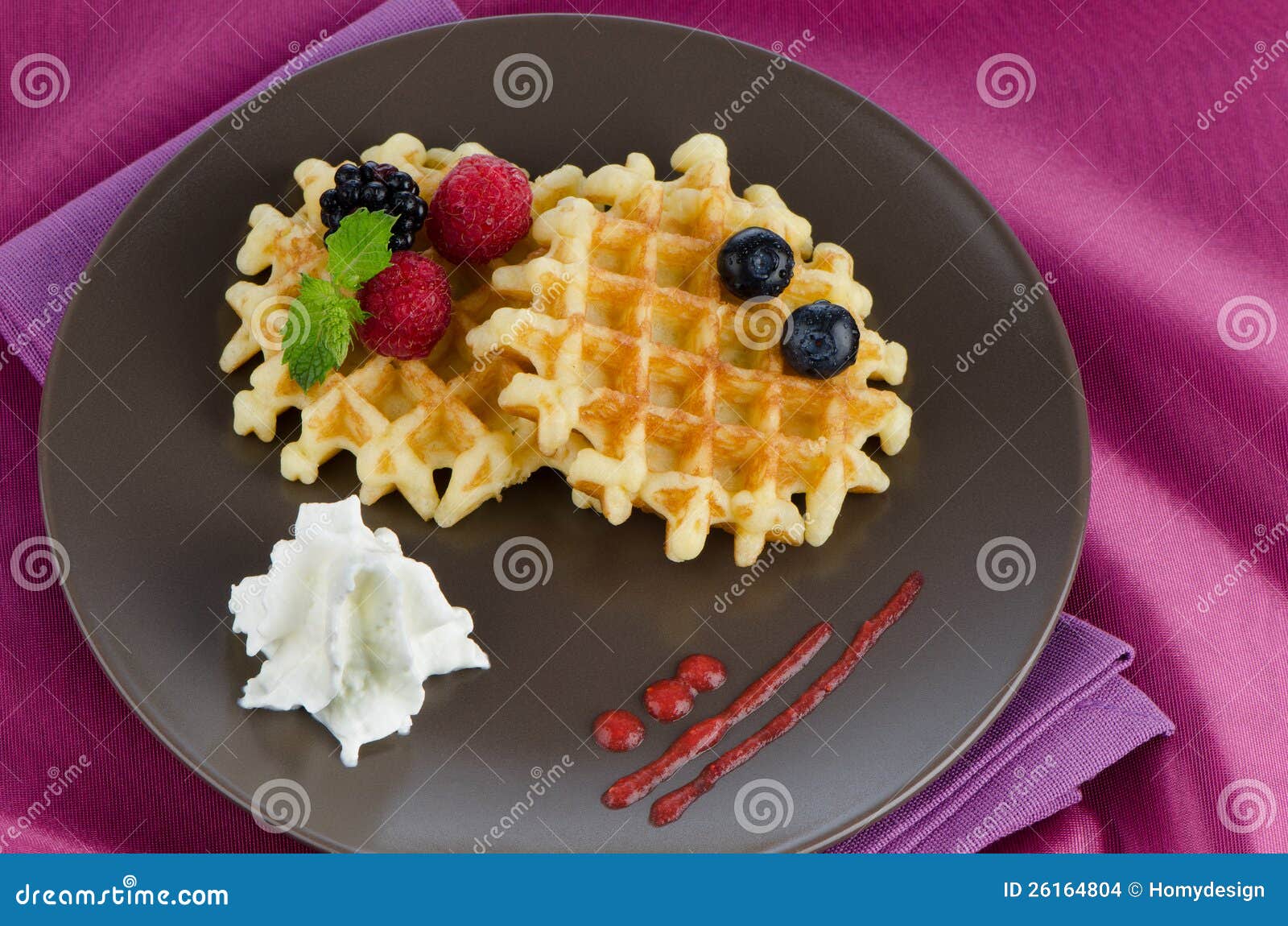 Gaufre Savoureuse Avec Des Fruits Photo stock - Image du savoureux ...