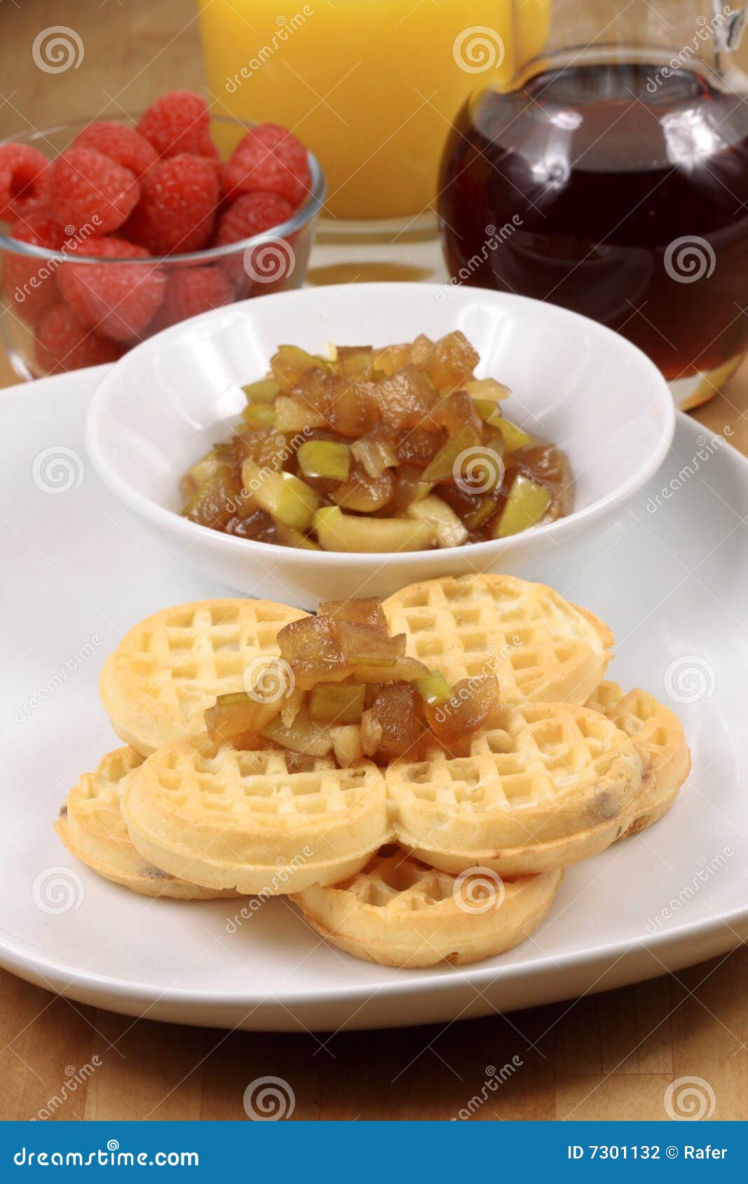 Gaufres belges garnies photo stock. Image du crêpes, érable - 7301132