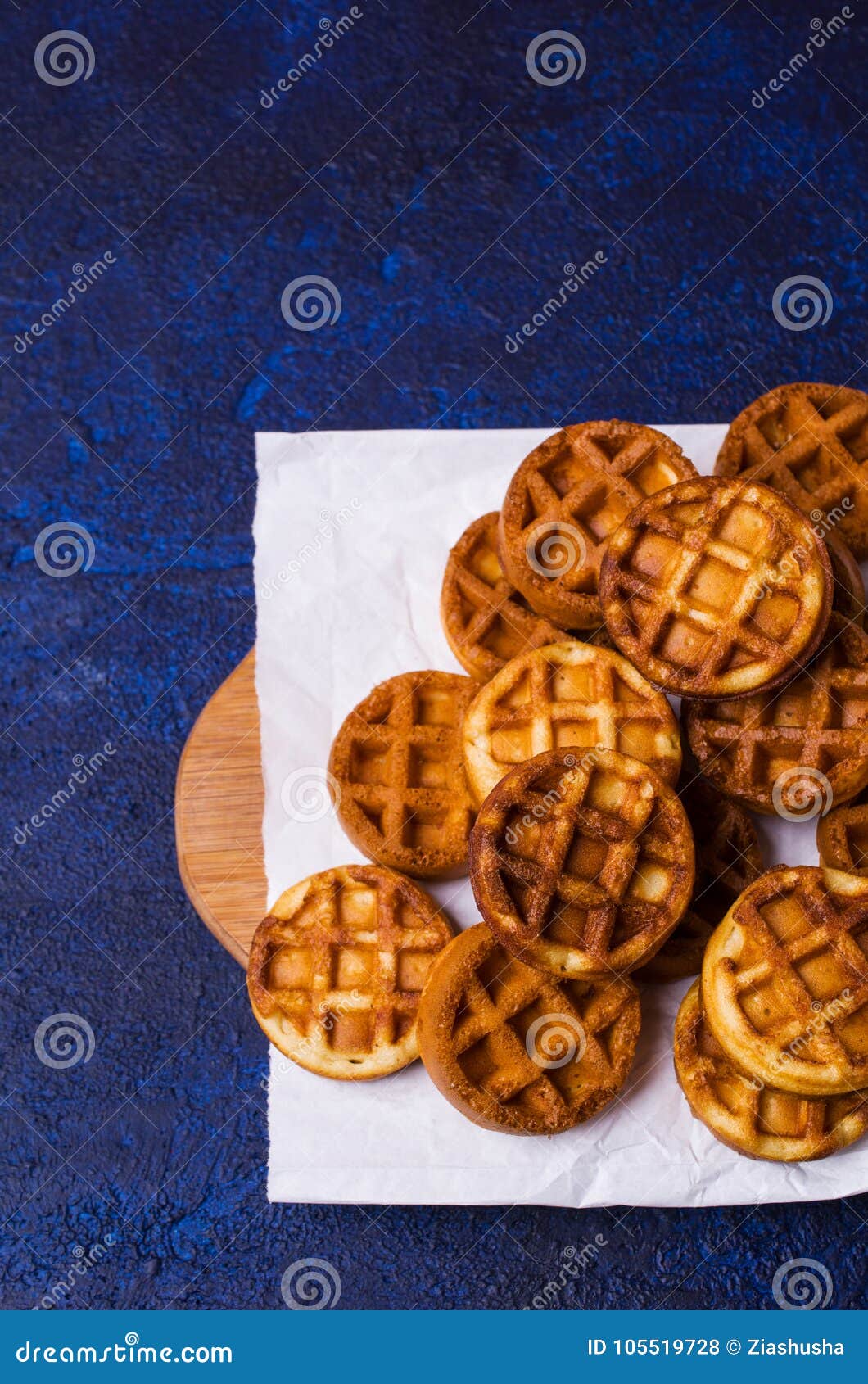 Gaufres Belges Rondes Traditionnelles Photo stock - Image of gâteau ...