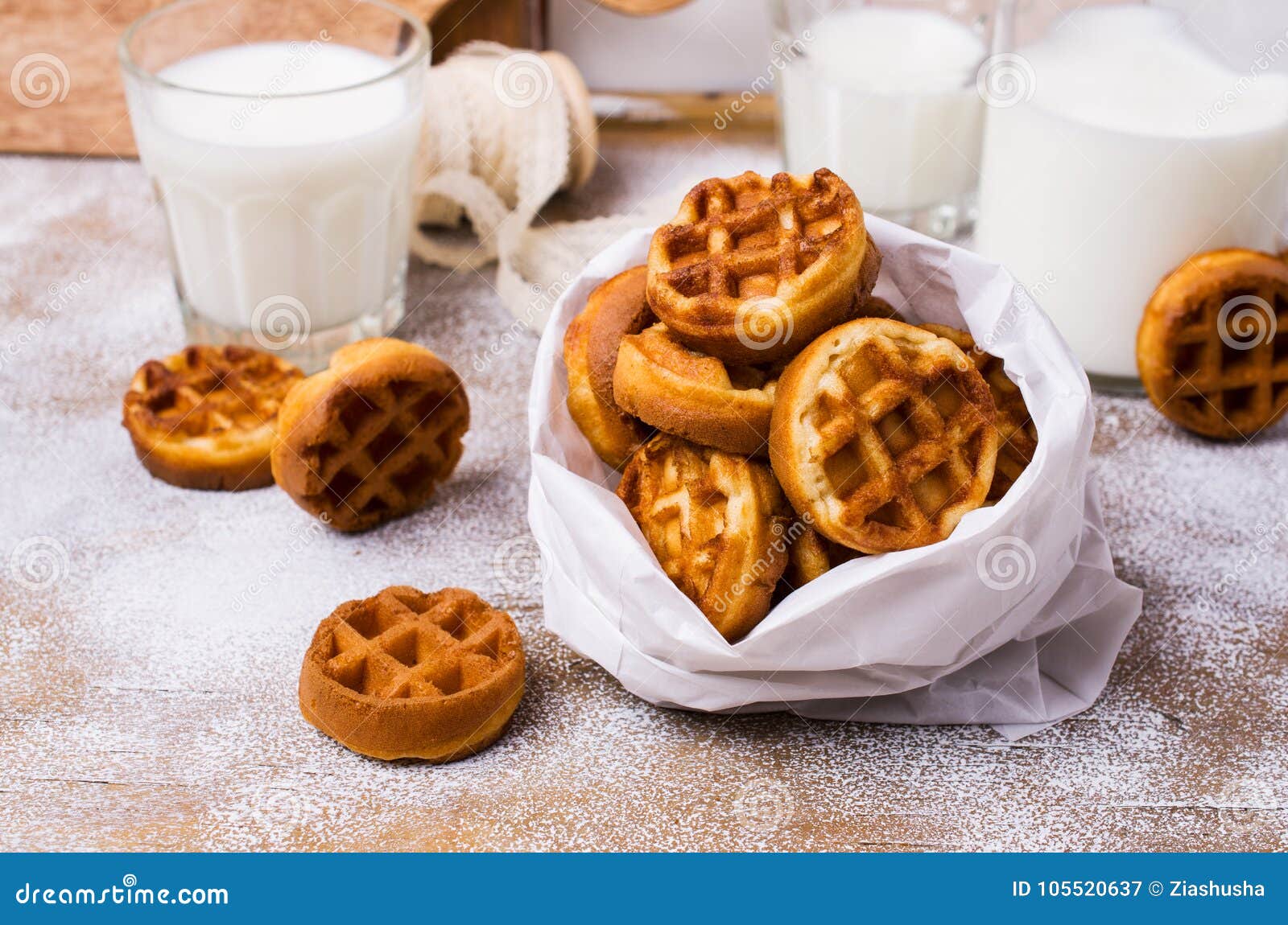 Gaufres Belges Rondes Traditionnelles Image stock - Image of lucette ...