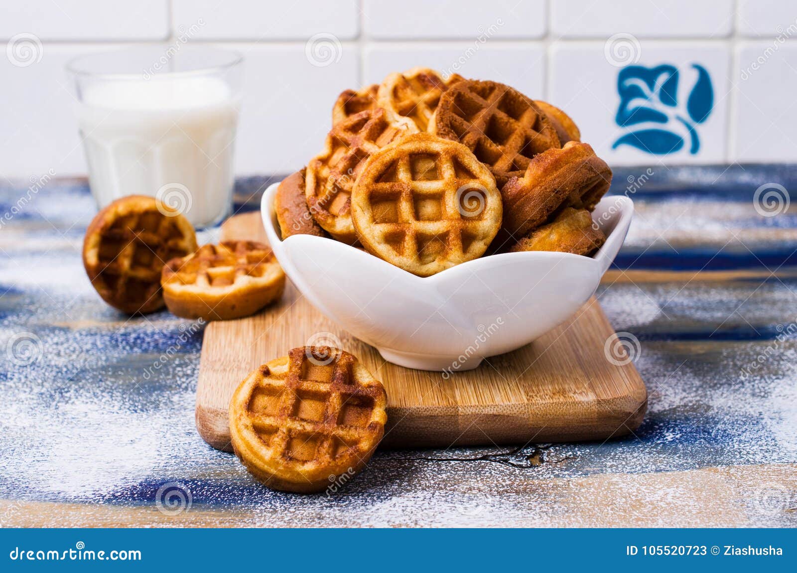 Gaufres Belges Rondes Traditionnelles Image stock - Image du calories ...