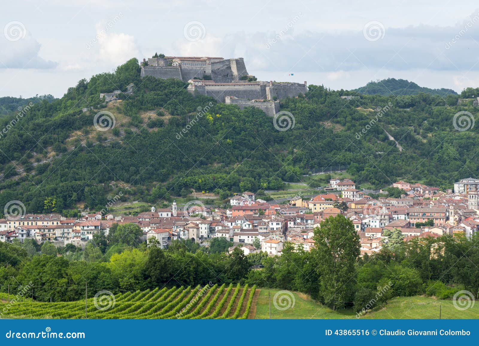 Gavi (Piemonte, Italia) fotografia stock. Immagine di architettura ...