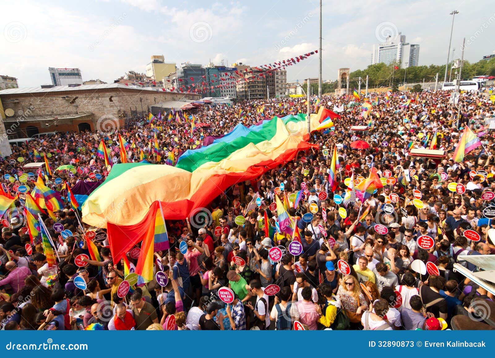 Gay Pride d'Istanbul LGBT photo stock éditorial. Image du turc - 32890873