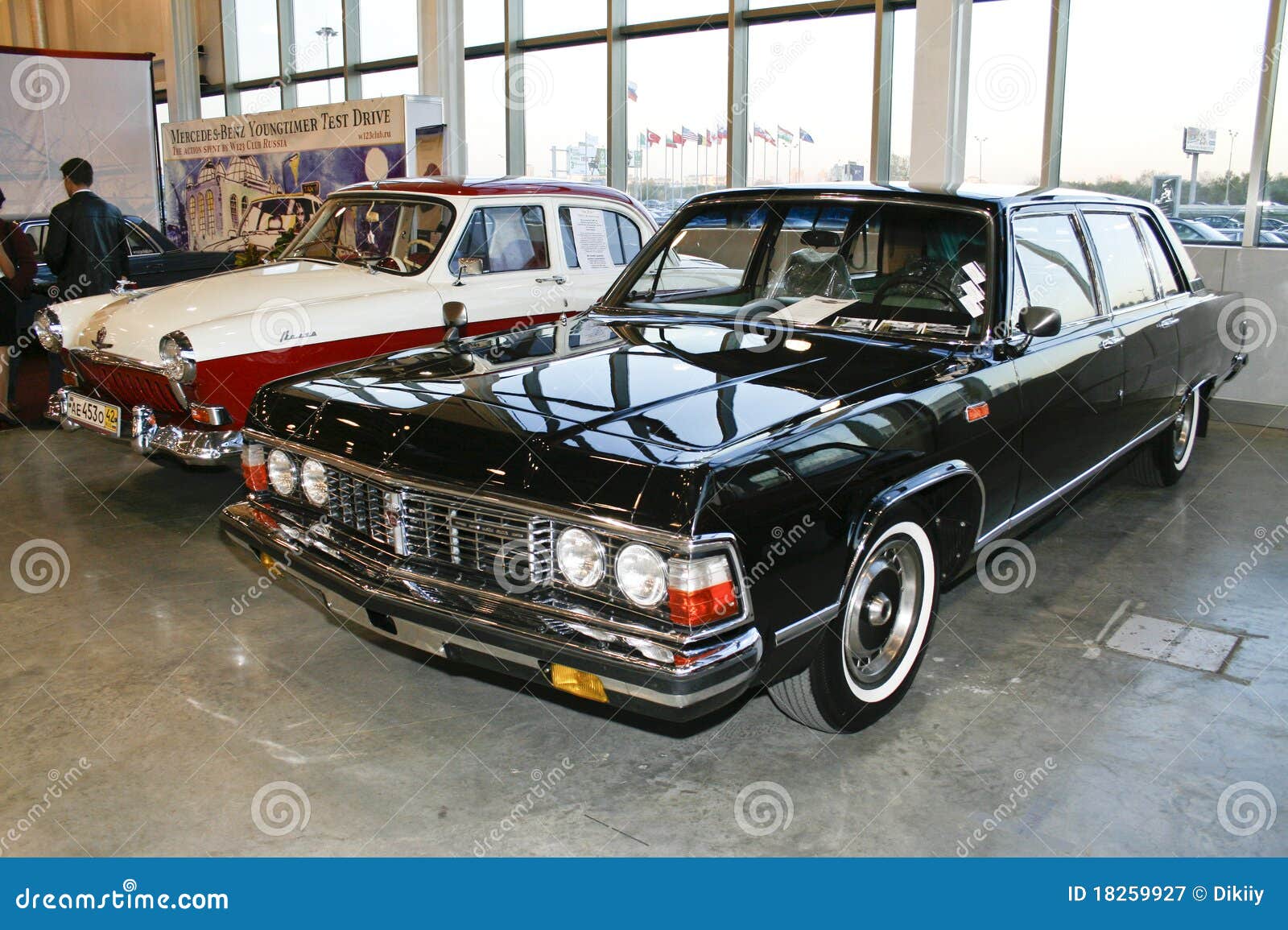 GAZ-14 Chaika 1977 USSR editorial photography. Image of legendarily ...