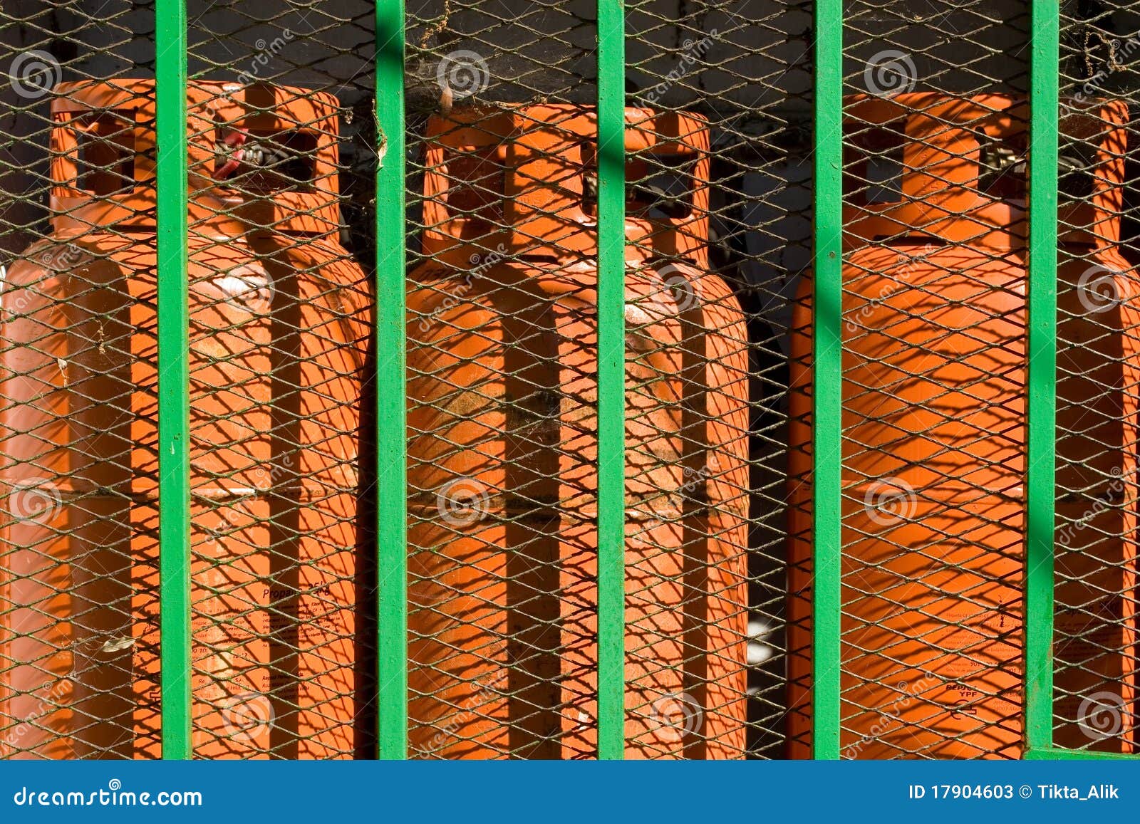 Gaz de butane image stock. Image du danger, réservoir - 17904603