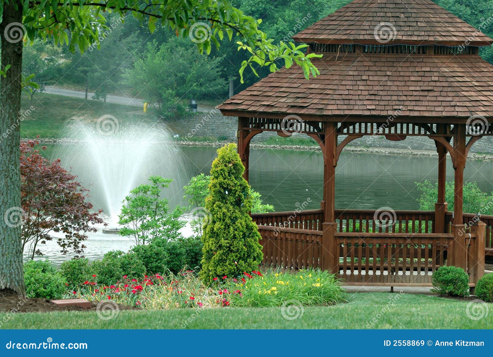 Gazebo on the Pond stock image. Image of spray, building - 2558869