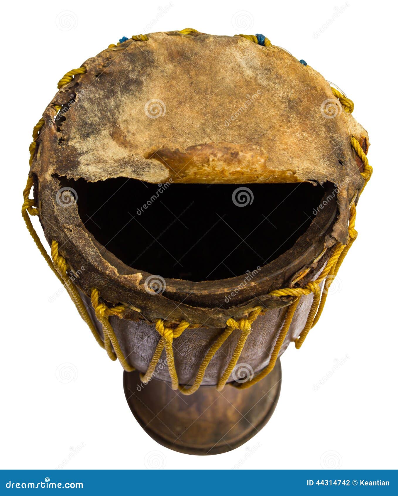 Geïsoleerde oude trommel stock foto. Image of ceremonie - 44314742