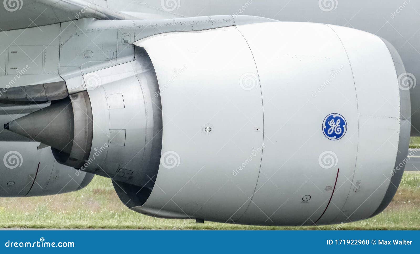 GE90x Engine from Thai Airways Boeing 777-300 Editorial Image - Image ...