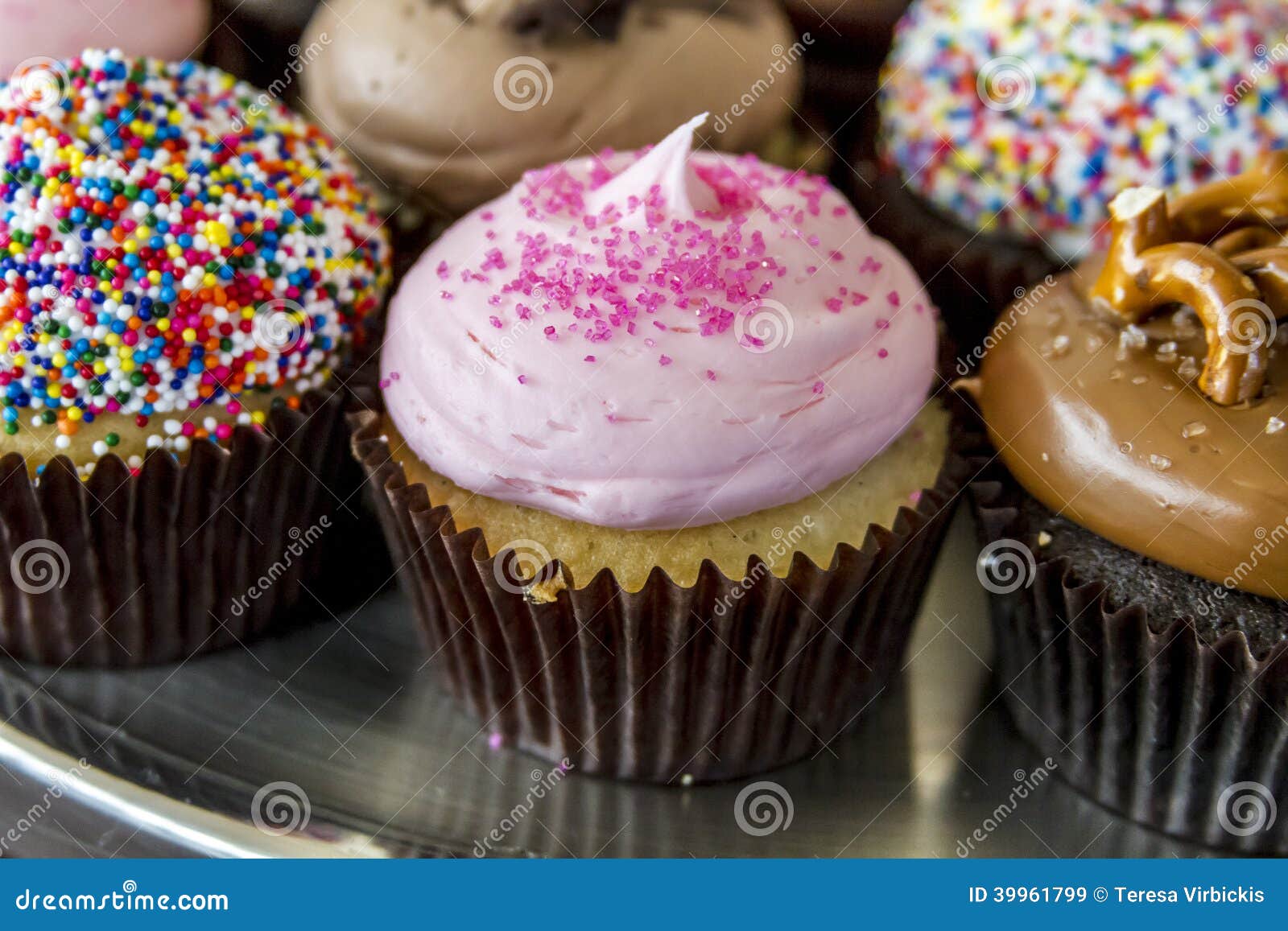 Geassorteerde Aroma's Van Cupcake Op Vertoning Stock Afbeelding - Image ...