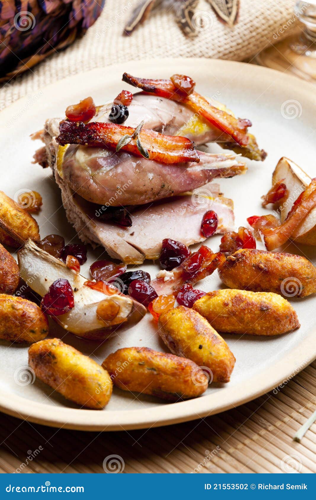Gebakken fazant stock foto. Image of voedsel, gebakken - 21553502