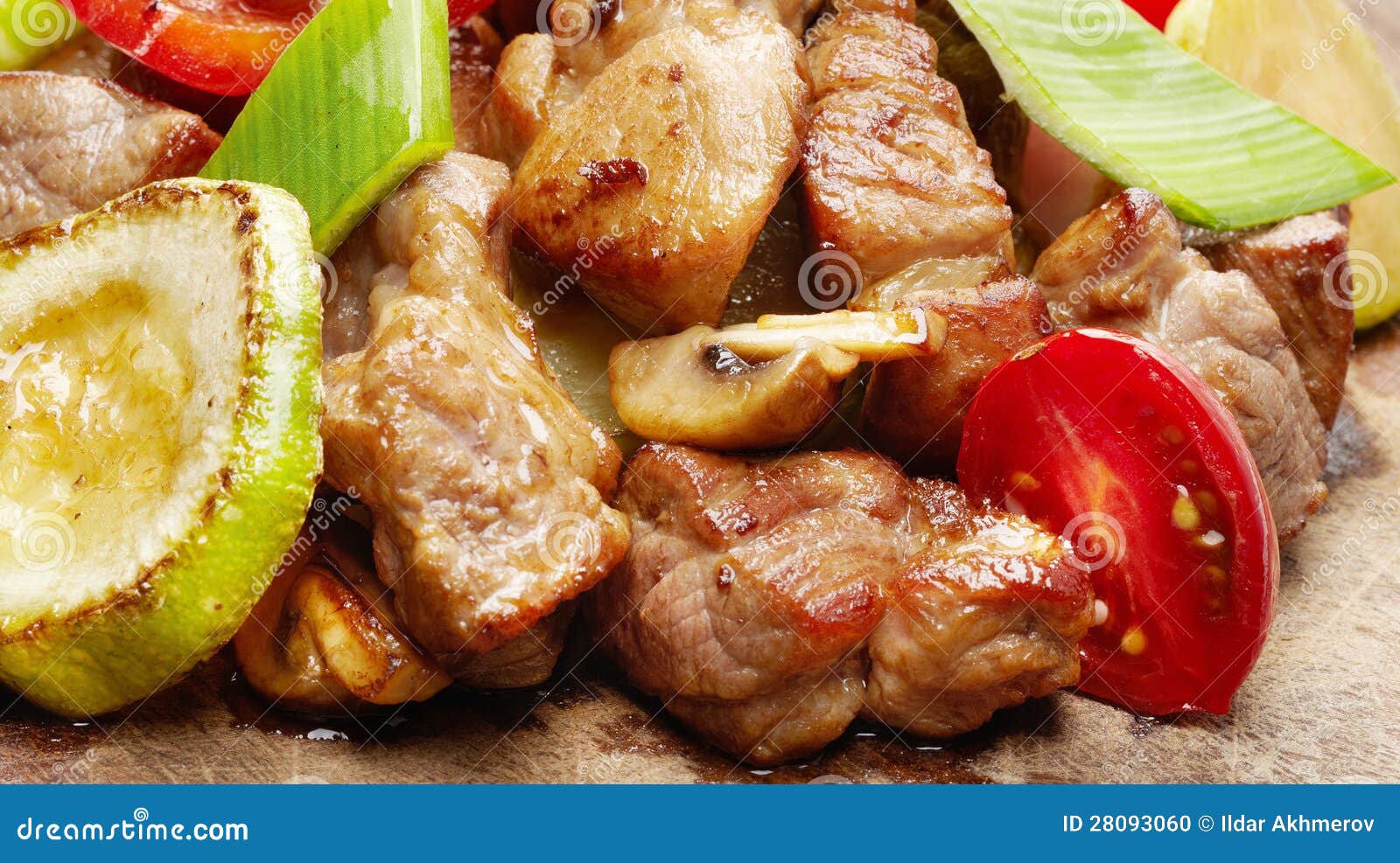 Gebakken Vlees Met Groenten Stock Foto - Image of kalfsvlees, groen ...