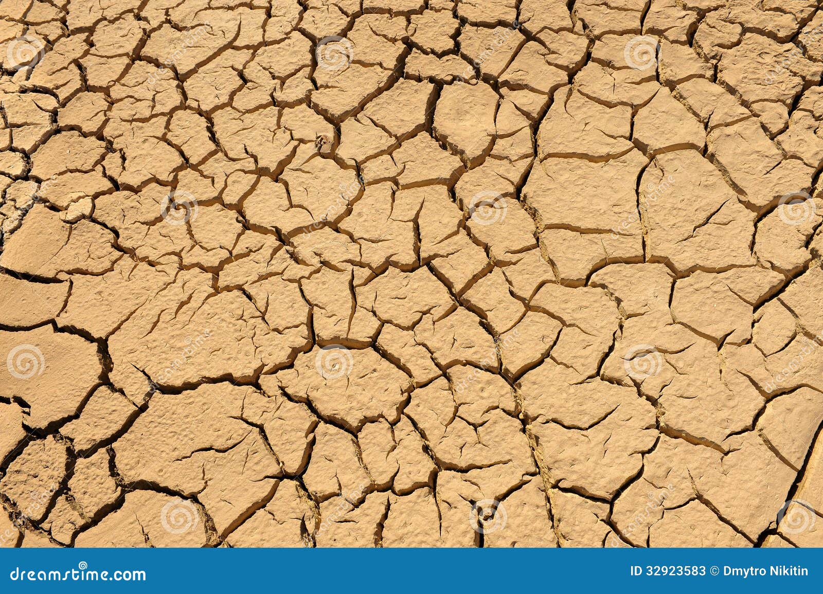 Gebarsten kleigrond stock afbeelding. Image of modder - 32923583