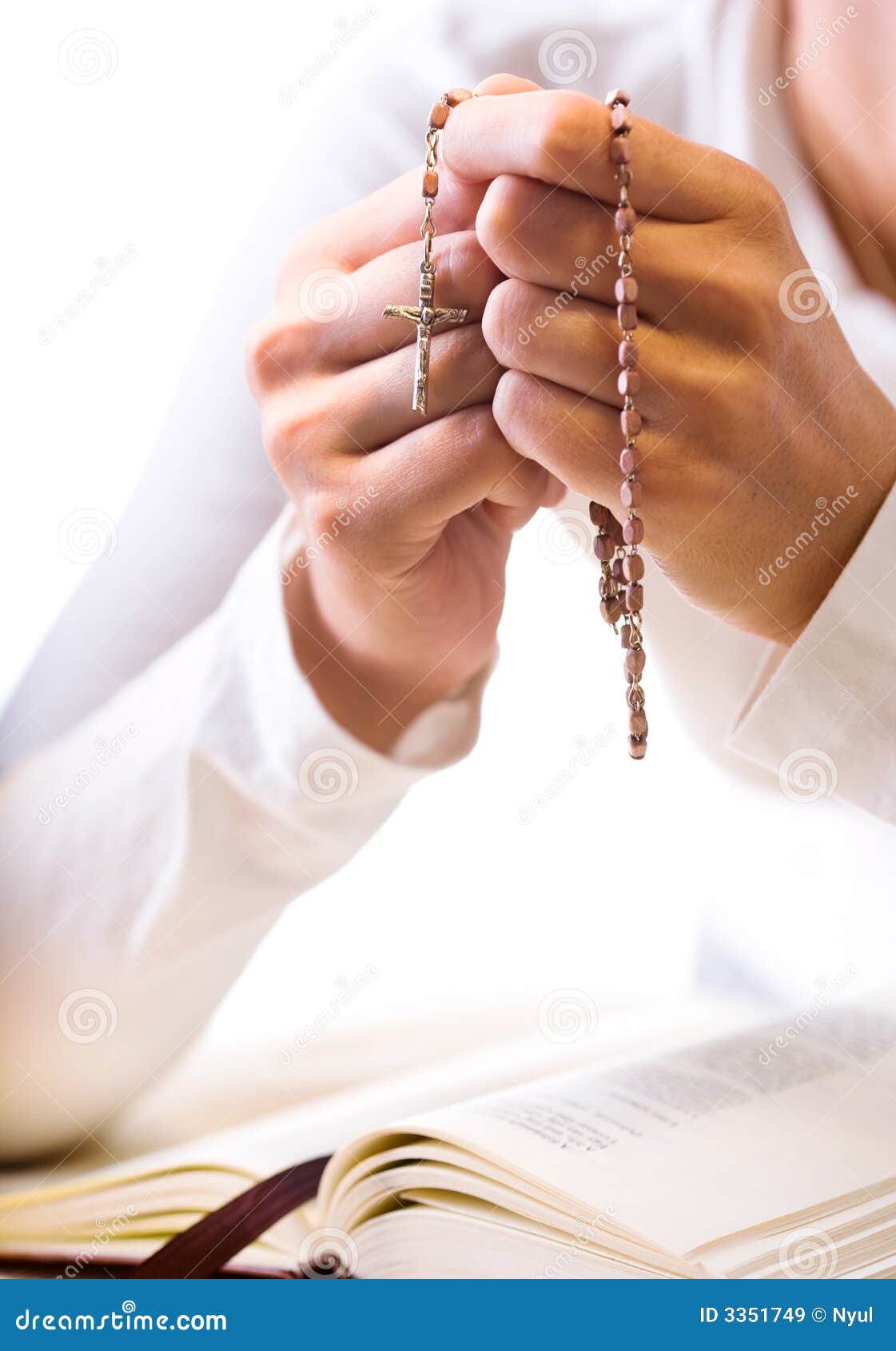 Gebed stock afbeelding. Image of mantra, kruis, cultus - 3351749