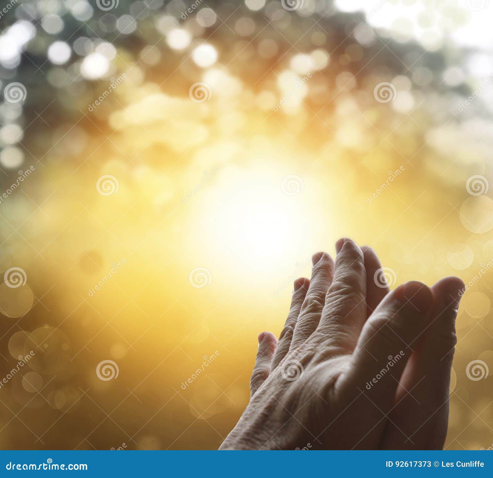 Gebed stock afbeelding. Image of handen, godsdienst, werving - 92617373
