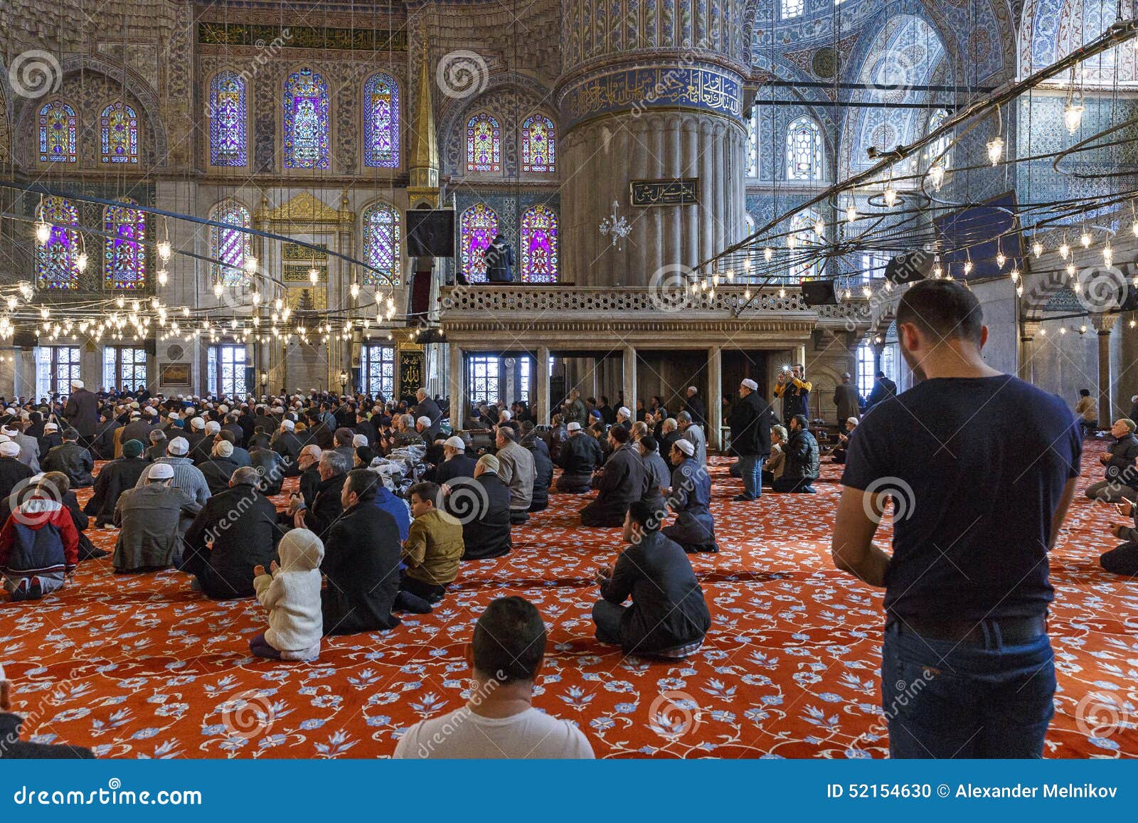 Gebed in De Moskee Van Sultan Ahmed Redactionele Afbeelding - Image of ...