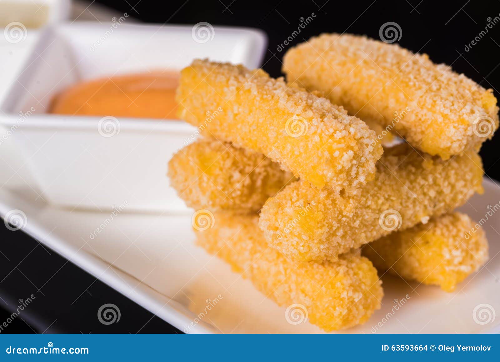 Gebraden kaasbal stock foto. Image of eetbaar, fotografie - 63593664