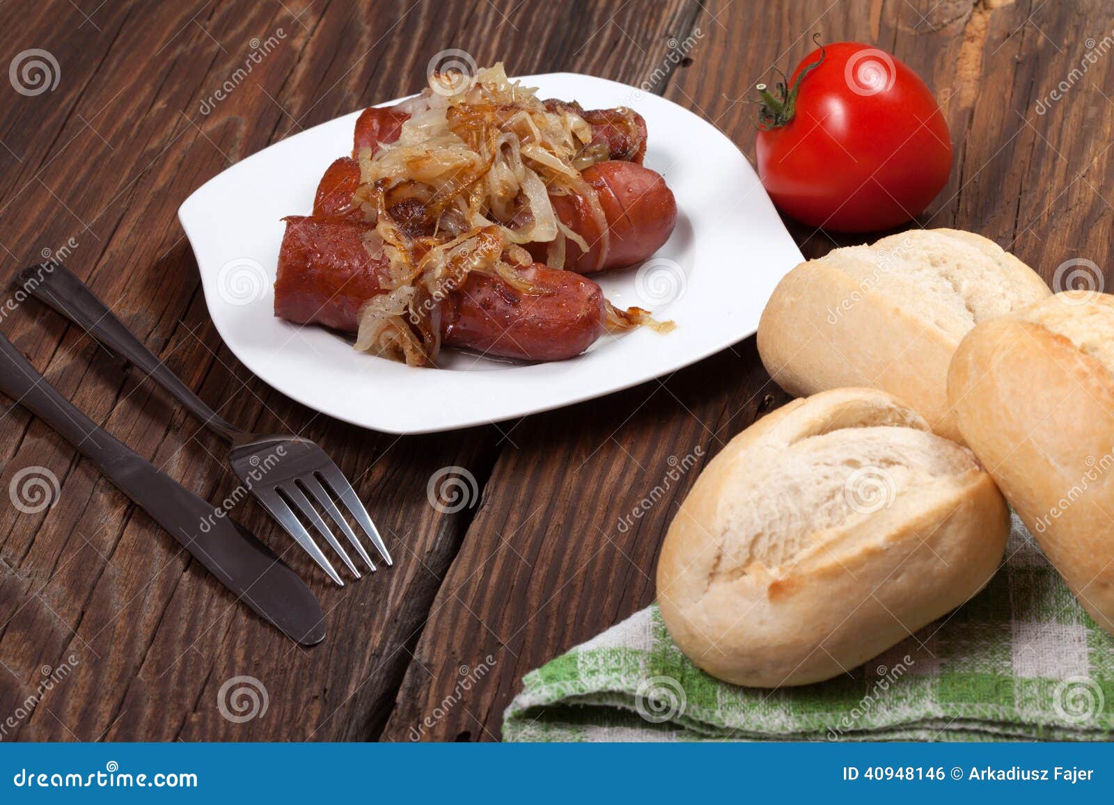 Gebraden worst met uien stock foto. Image of maaltijd - 40948146