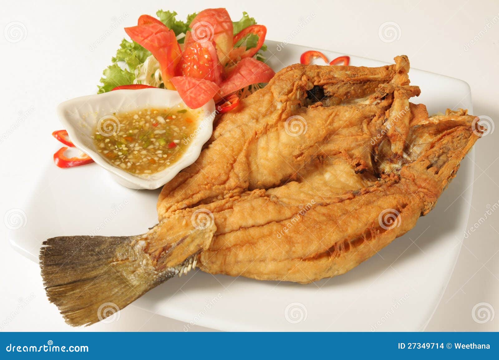 Gebratener Rotbarsch stockfoto. Bild von mahlzeit, mittagessen - 27349714