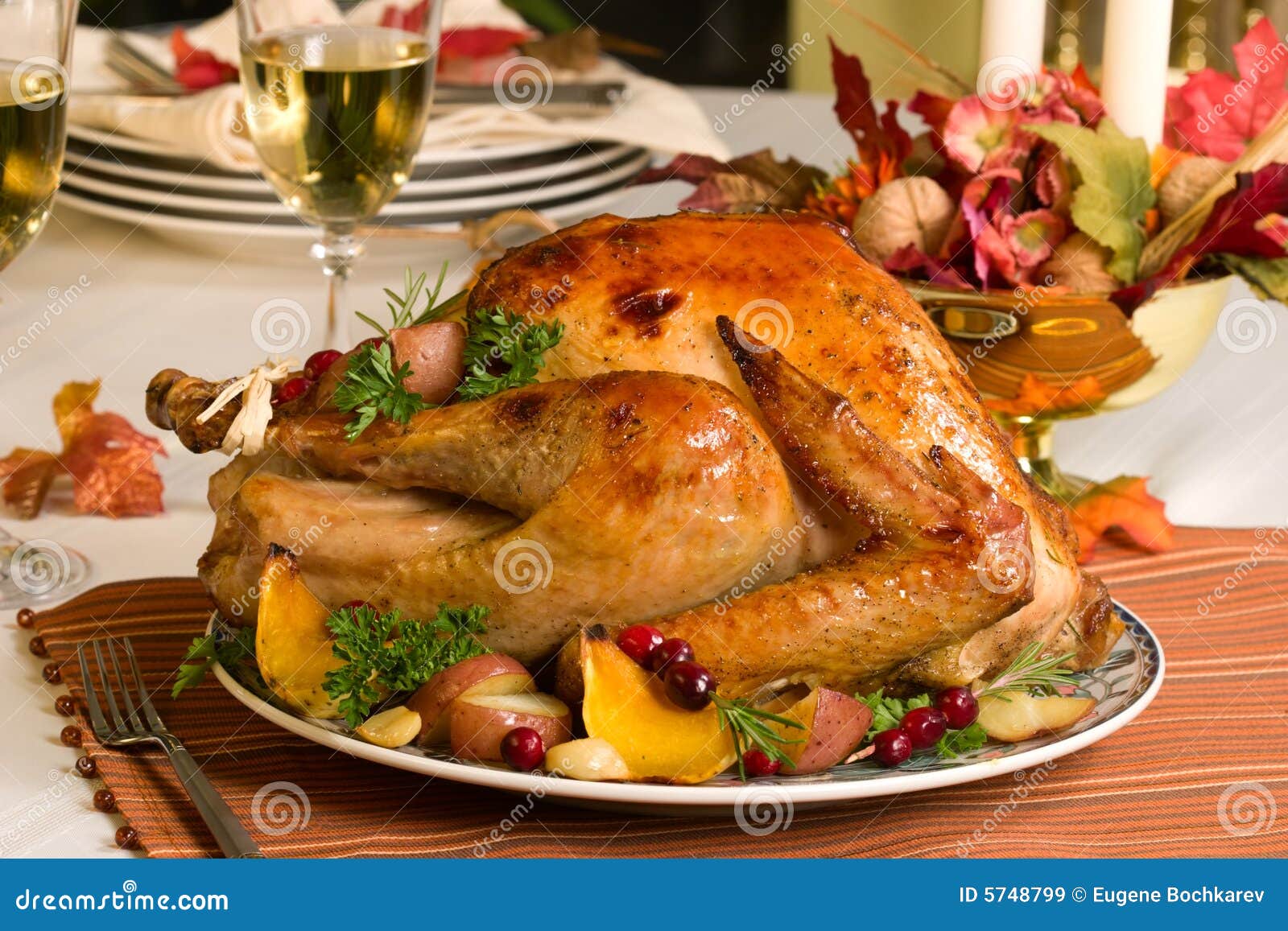 Gebratener Truthahn stockbild. Bild von feier, getränk - 5748799