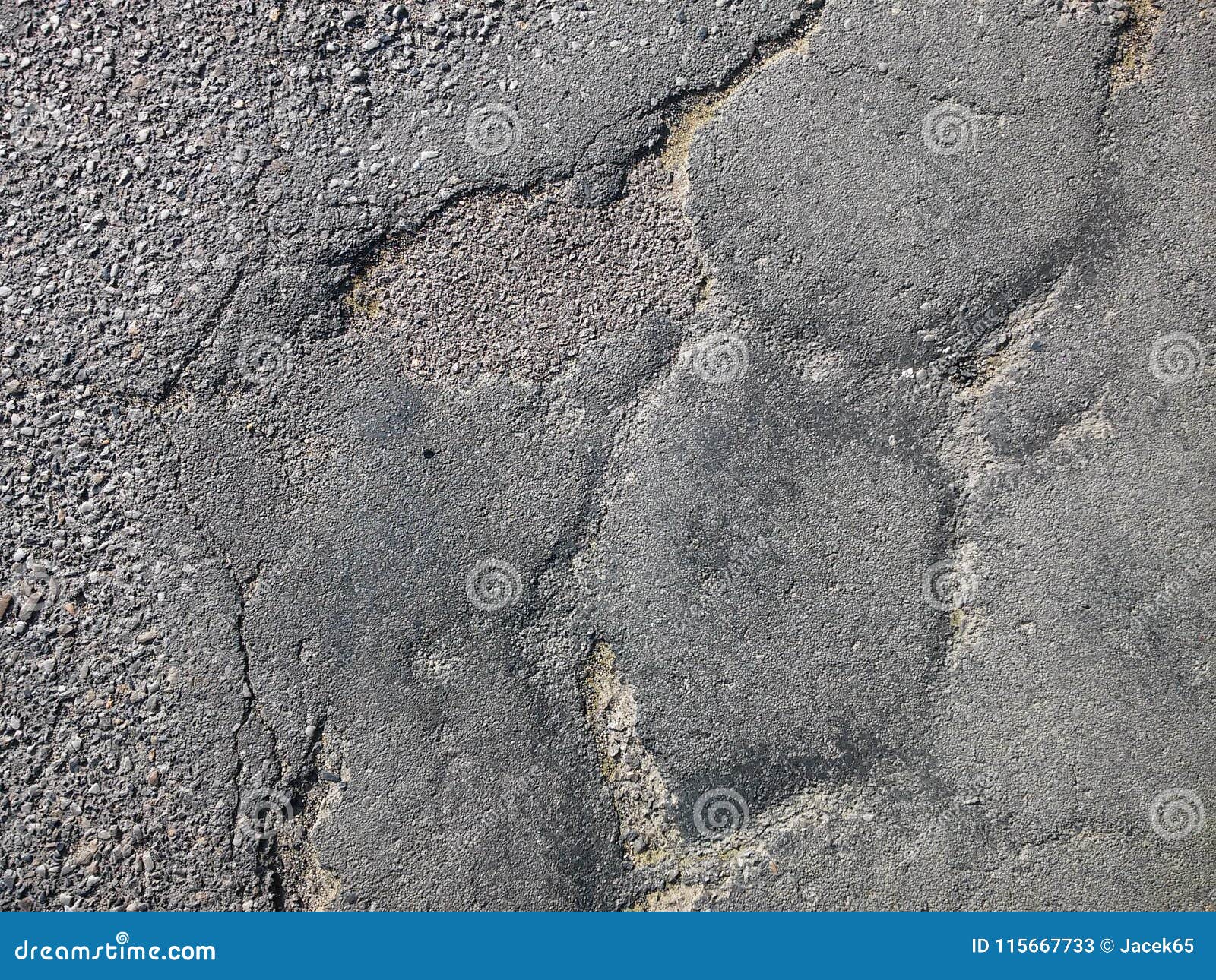 Gebrochener Asphalt stockbild. Bild von oberfläche, gebrochen - 115667733
