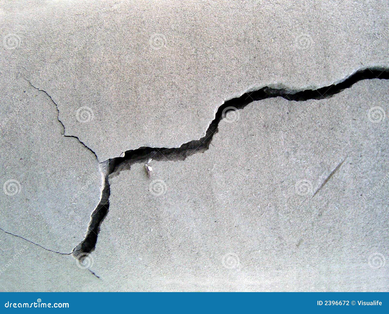 Gebrochener Beton stockfoto. Bild von sprung, kleber, stein - 2396672