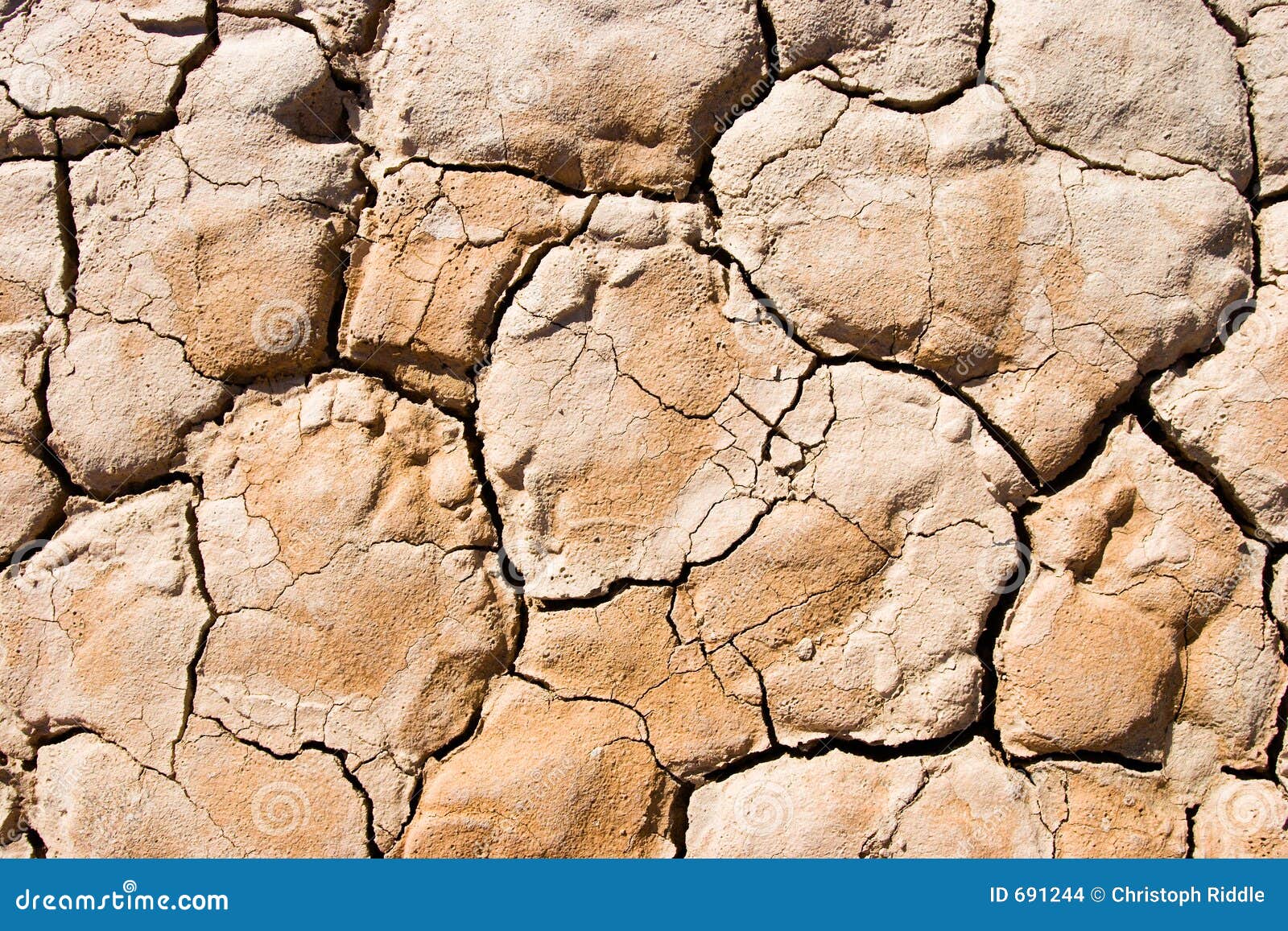 Gebrochener Trockener Boden Stockfoto - Bild von tageszeit, durst: 691244